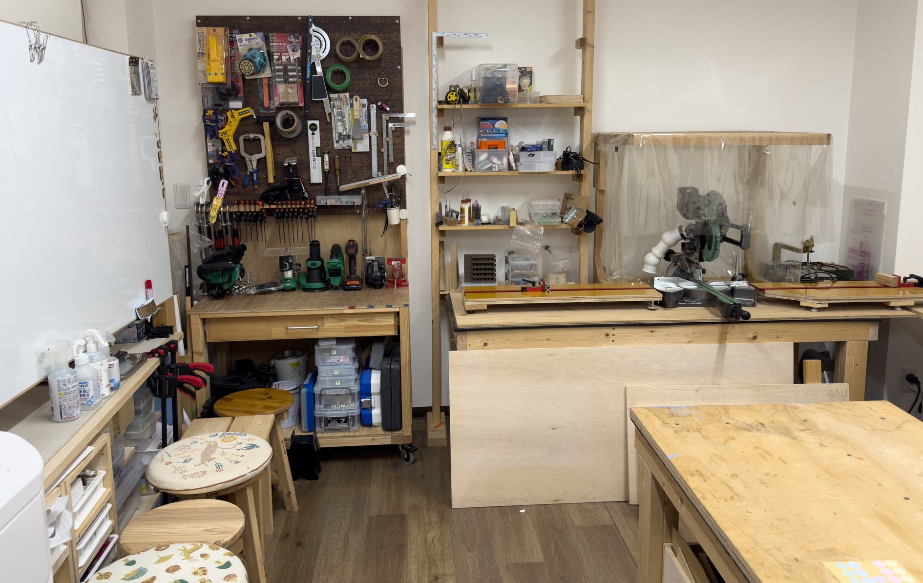 市川駅から６分の　工作・DIYができるスペースの写真1
