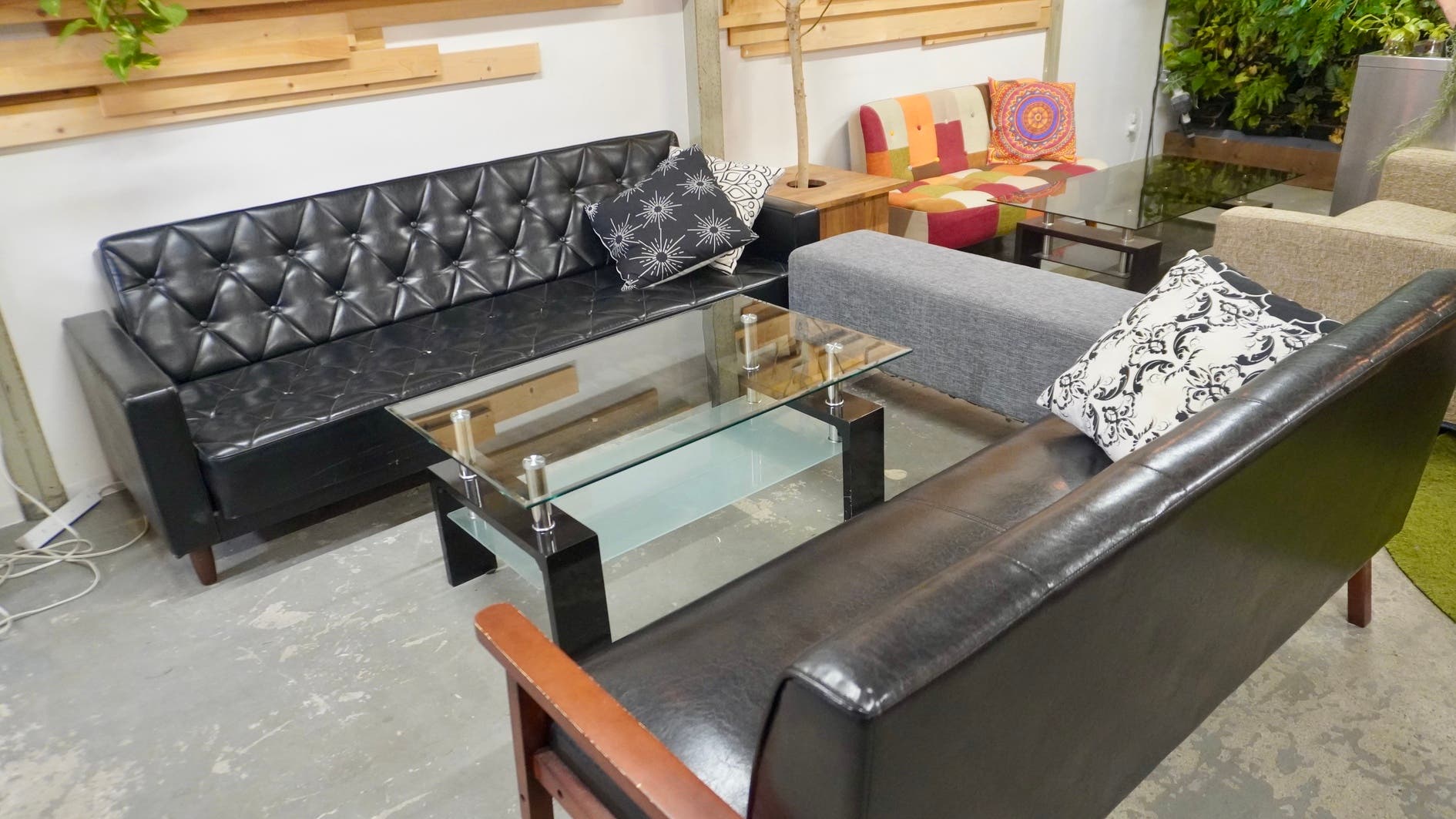 西大橋駅徒歩4分 四ツ橋徒歩8分 / 交流会や忘年会などで人気 / 20名以上のご利用可 / 緑をテーマしたキッチン付きスペースの写真7