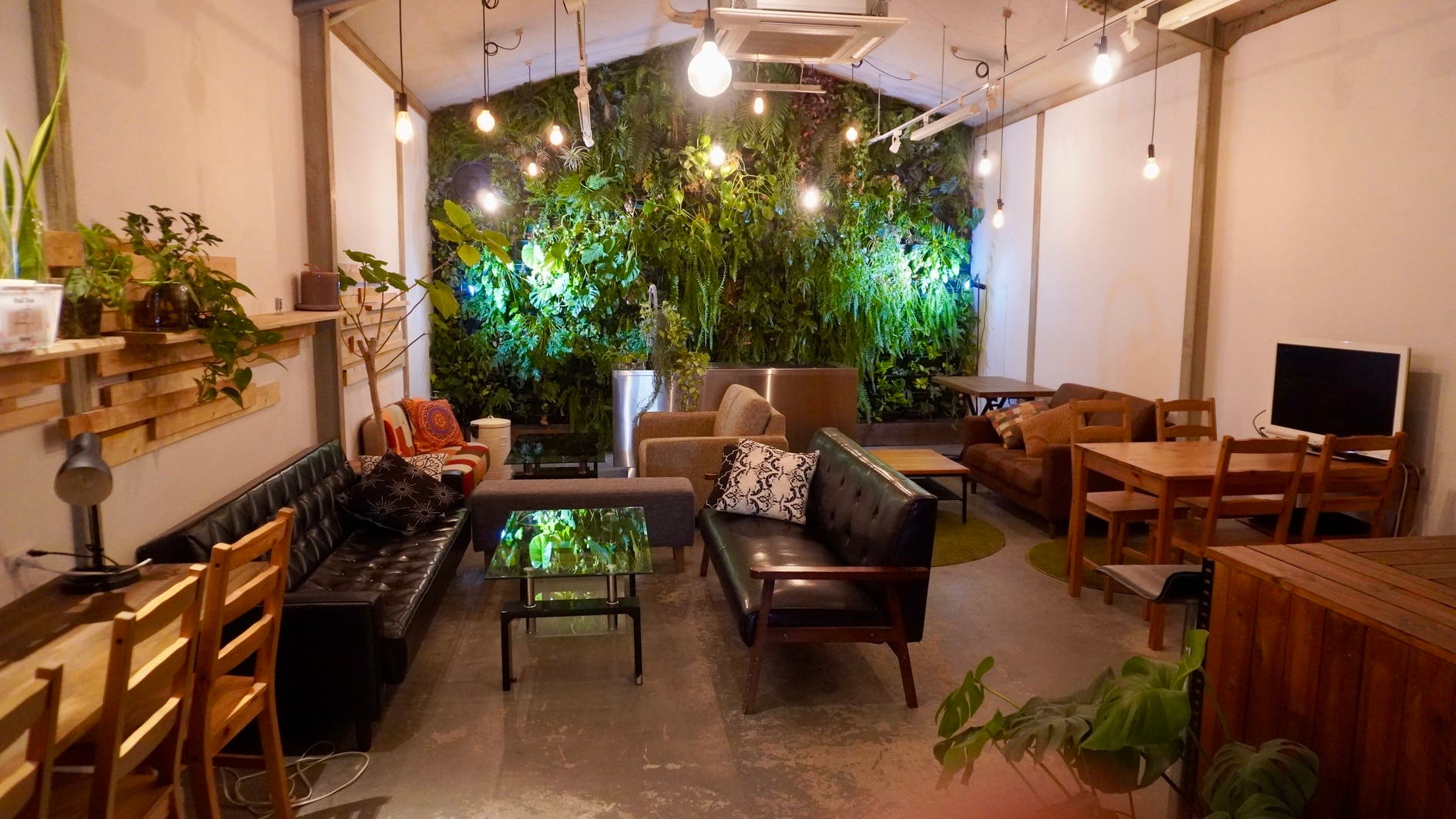 西大橋駅徒歩4分 四ツ橋徒歩8分 / 交流会や忘年会などで人気 / 20名以上のご利用可 / 緑をテーマしたキッチン付きスペースの写真16