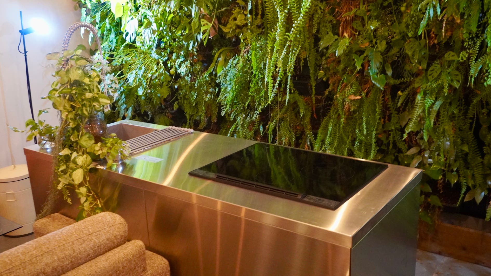 西大橋駅徒歩4分 四ツ橋徒歩8分 / 交流会や忘年会などで人気 / 20名以上のご利用可 / 緑をテーマしたキッチン付きスペースの写真19