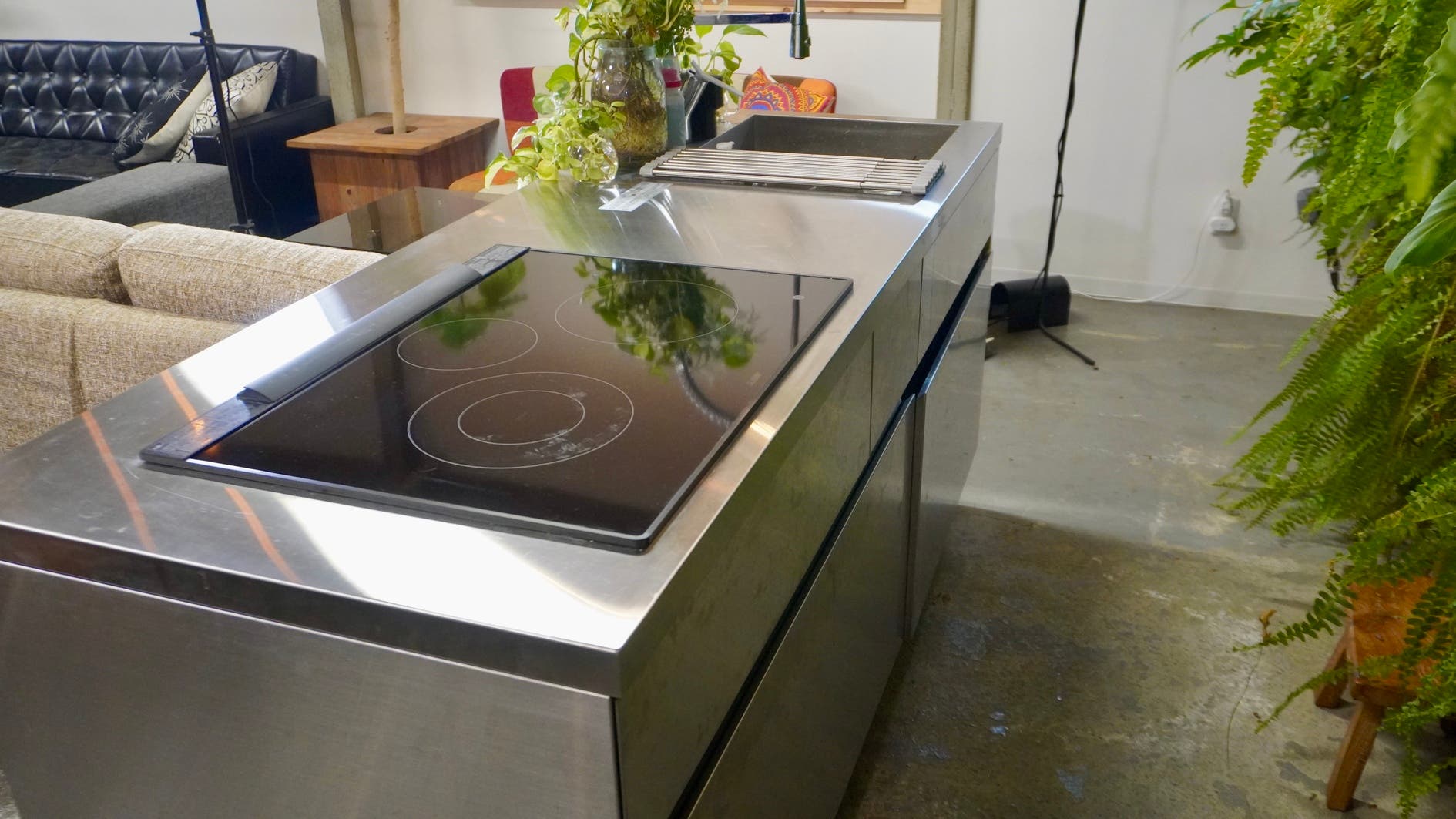 西大橋駅徒歩4分 四ツ橋徒歩8分 / 交流会や忘年会などで人気 / 20名以上のご利用可 / 緑をテーマしたキッチン付きスペースの写真9