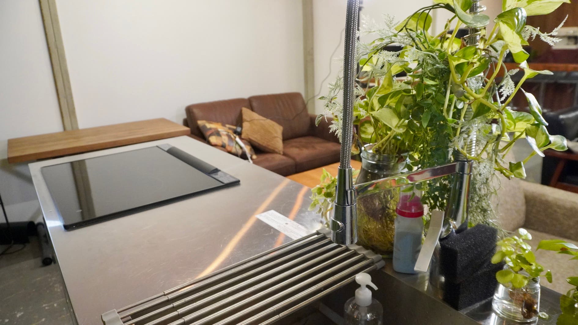 西大橋駅徒歩4分 四ツ橋徒歩8分 / 交流会や忘年会などで人気 / 20名以上のご利用可 / 緑をテーマしたキッチン付きスペースの写真11