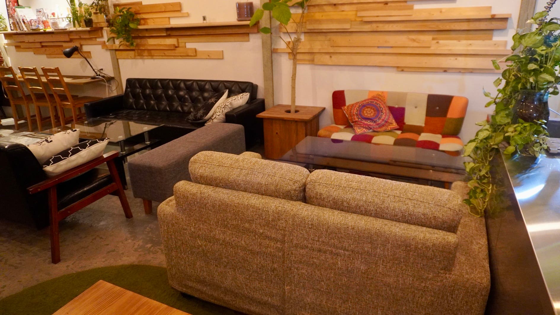 西大橋駅徒歩4分 四ツ橋徒歩8分 / 交流会や忘年会などで人気 / 20名以上のご利用可 / 緑をテーマしたキッチン付きスペースの写真21