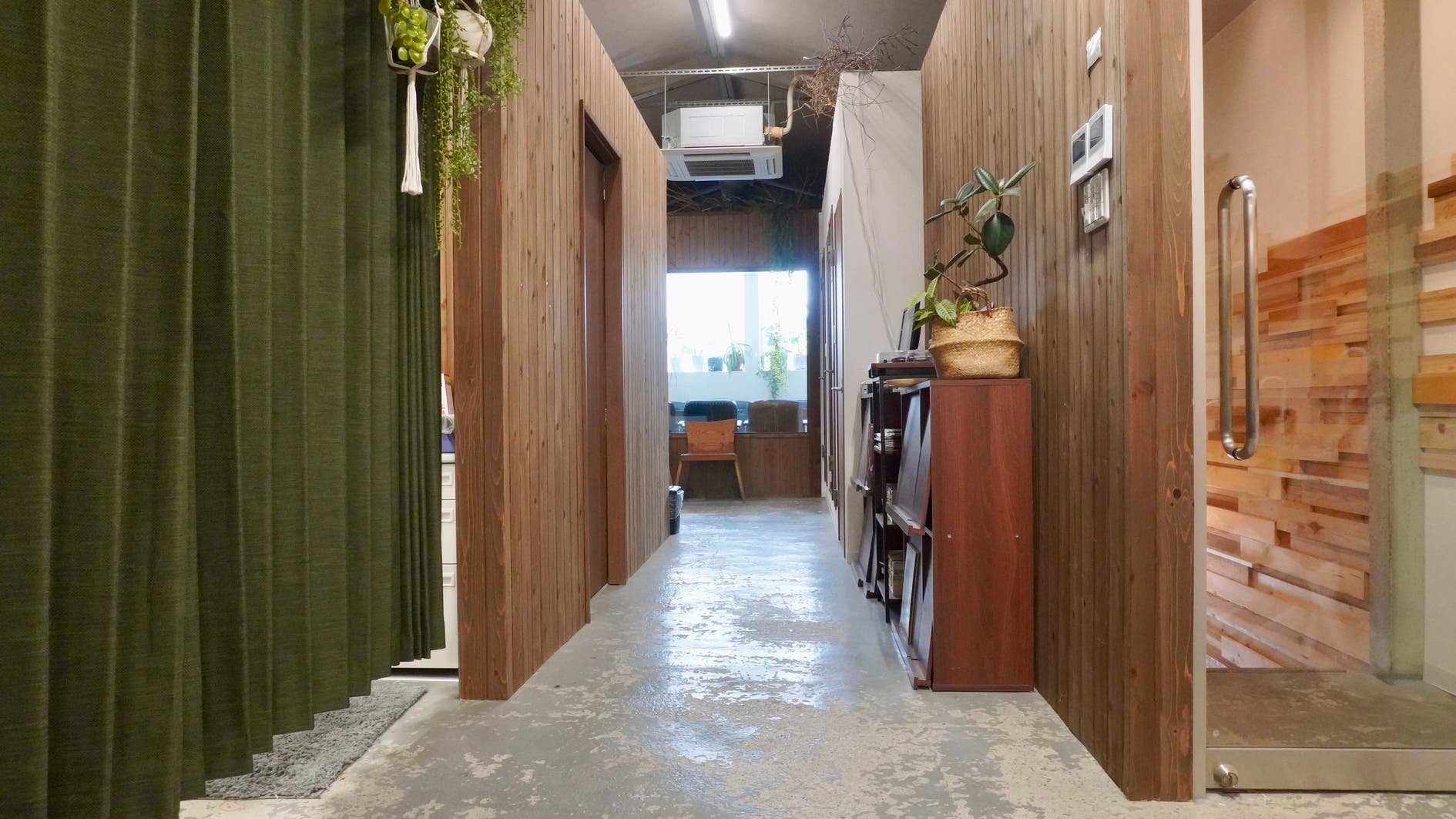 西大橋駅徒歩4分 四ツ橋徒歩8分 / 交流会や忘年会などで人気 / 20名以上のご利用可 / 緑をテーマしたキッチン付きスペースの写真23