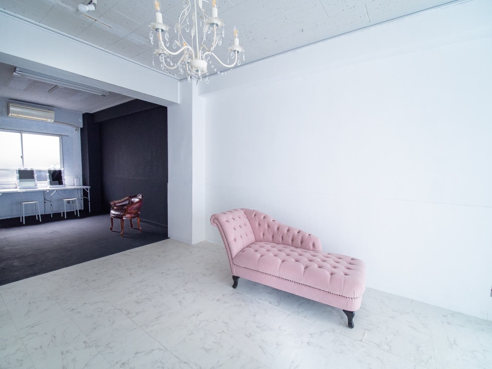 自然光×白壁×白床｜黒壁×黒床◎飯田橋駅1分｜撮影ベッド｜洞窟ブース｜ポートレート・コスプレ｜24時間撮影OK！の写真6