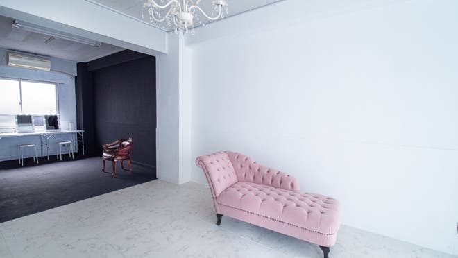 自然光×白壁×白床|黒壁×黒床◎飯田橋駅1分|撮影ベッド|洞窟ブース|ポートレート・コスプレ|24時間撮影OK!の写真6