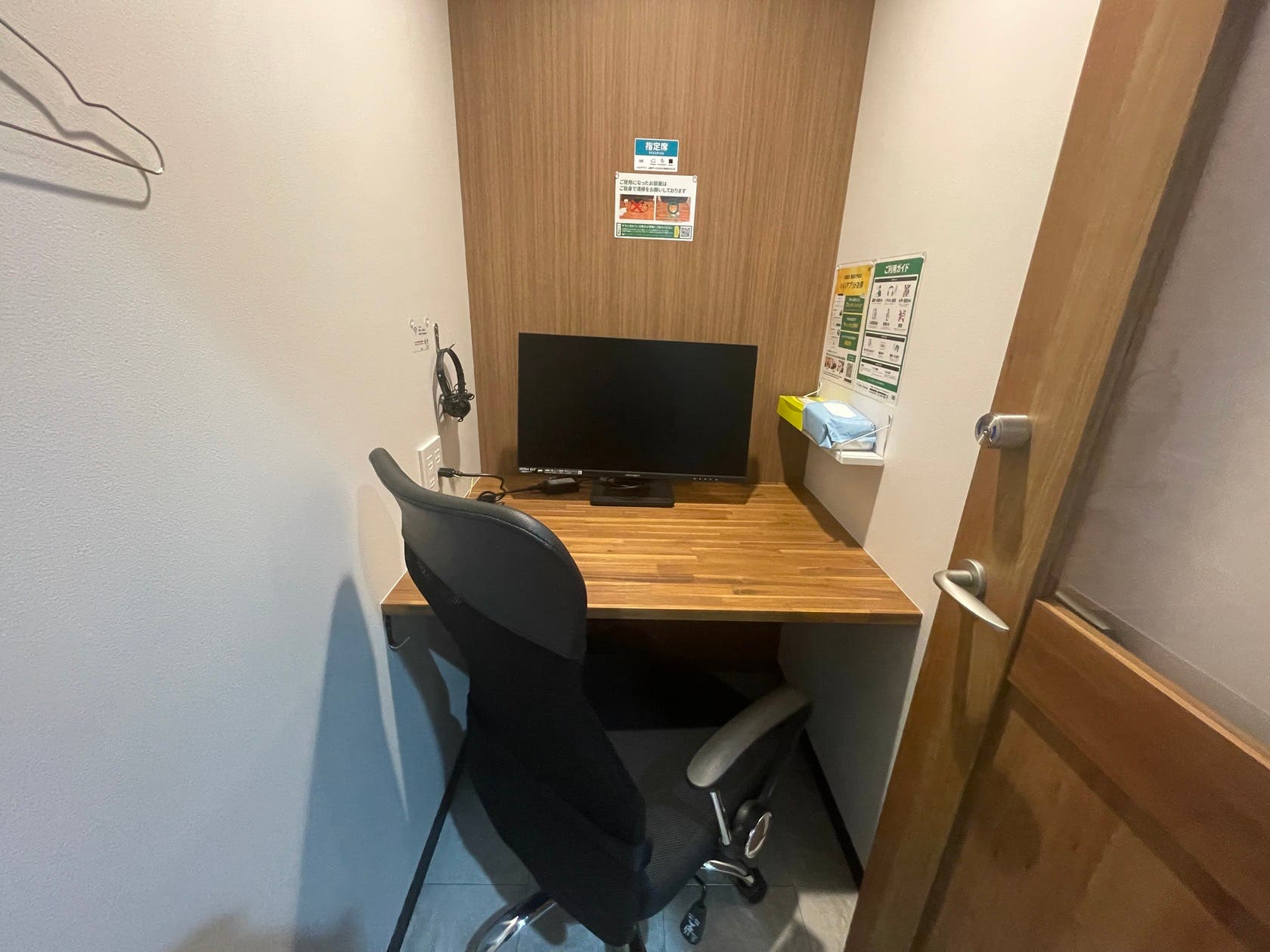 【品川駅から徒歩1分】モニター・フリードリンク付き1名個室（ブース20）8階※予約時間前は入室不可の写真1