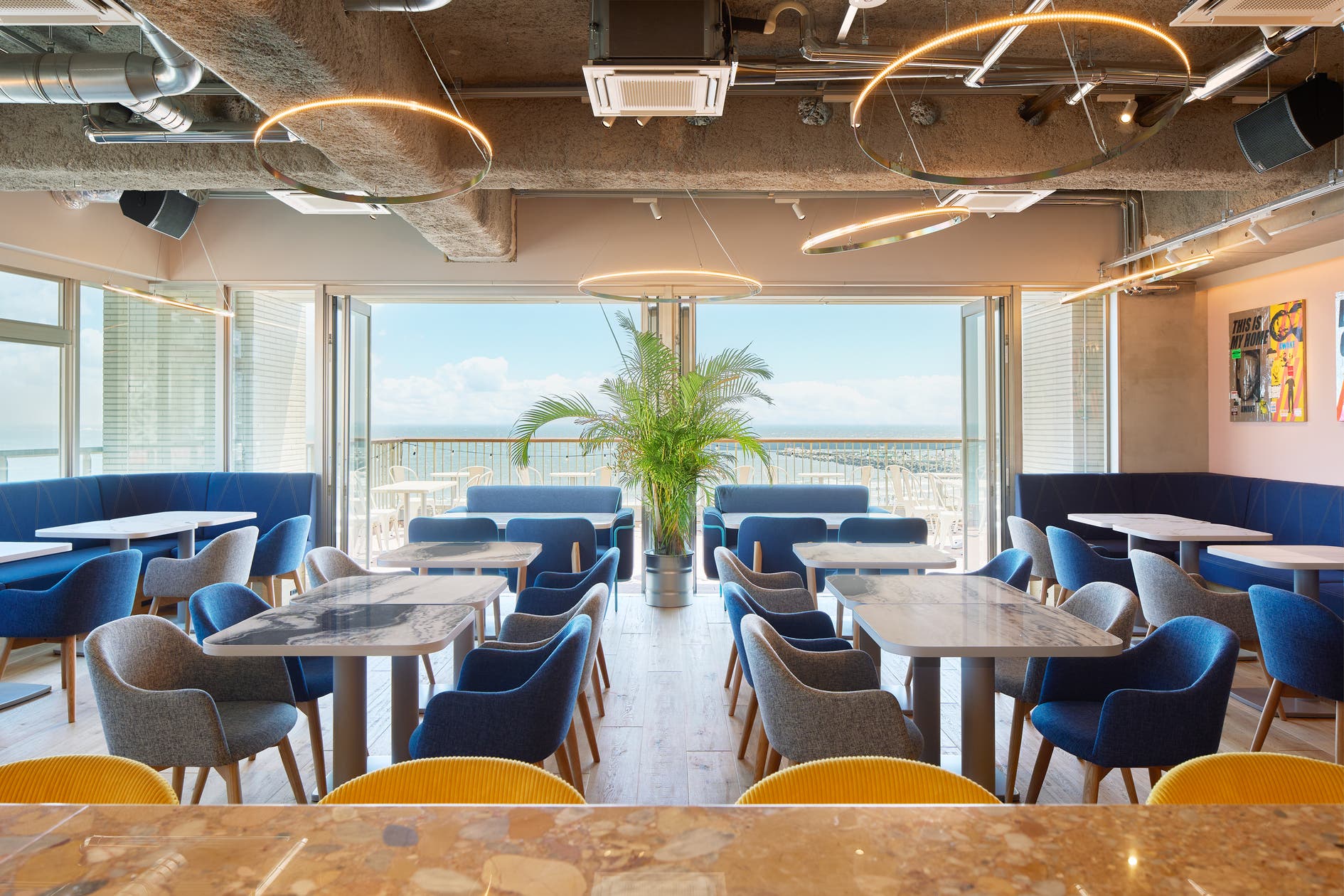 【AWAKE】サザンビーチを一望できる茅ヶ崎の新たなランドマークの写真1