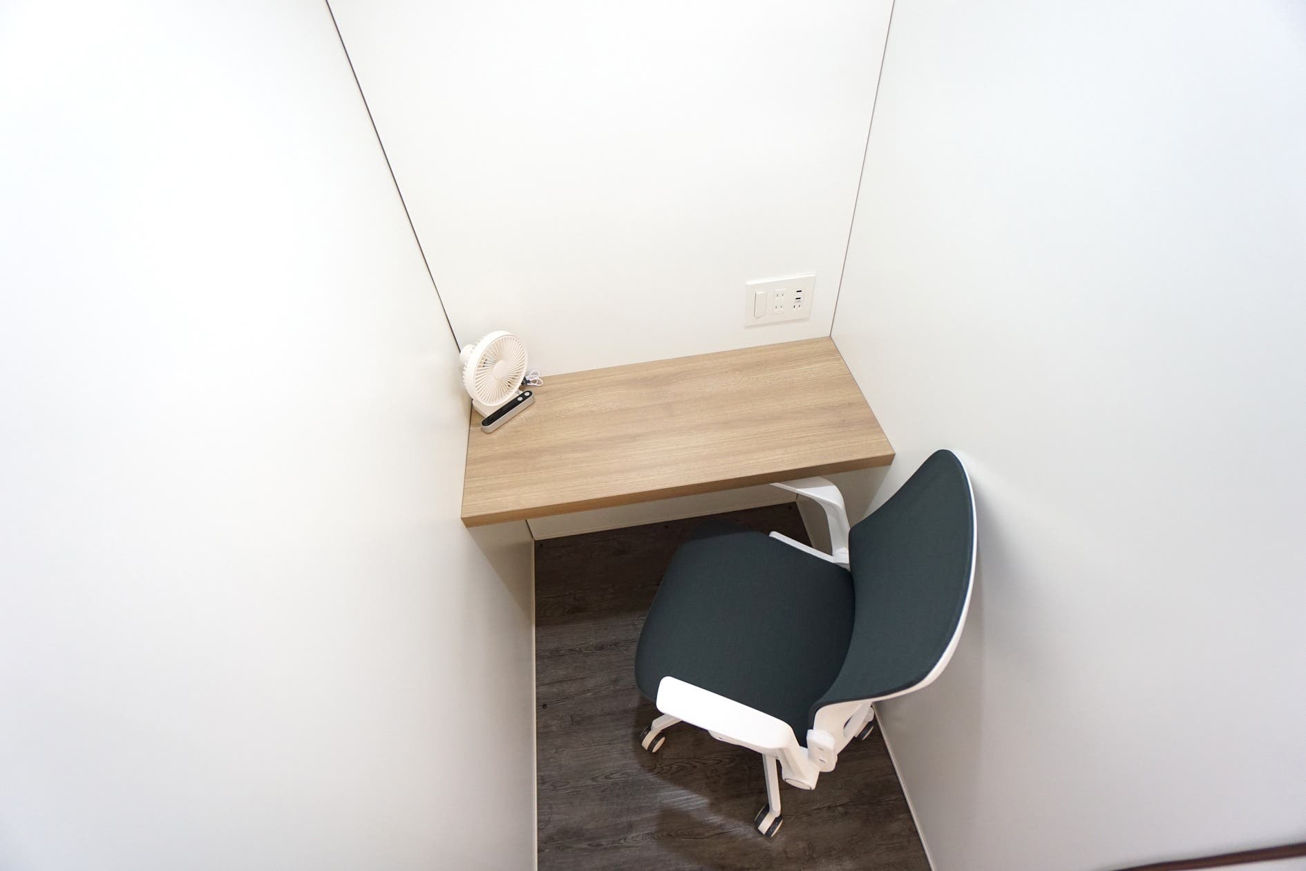 ＜上本町MH WORK BOX No.2＞🉐SALE🉐完全個室💼光回線Wi-Fi📶電源🔌テレワーク/ZOOMの写真4