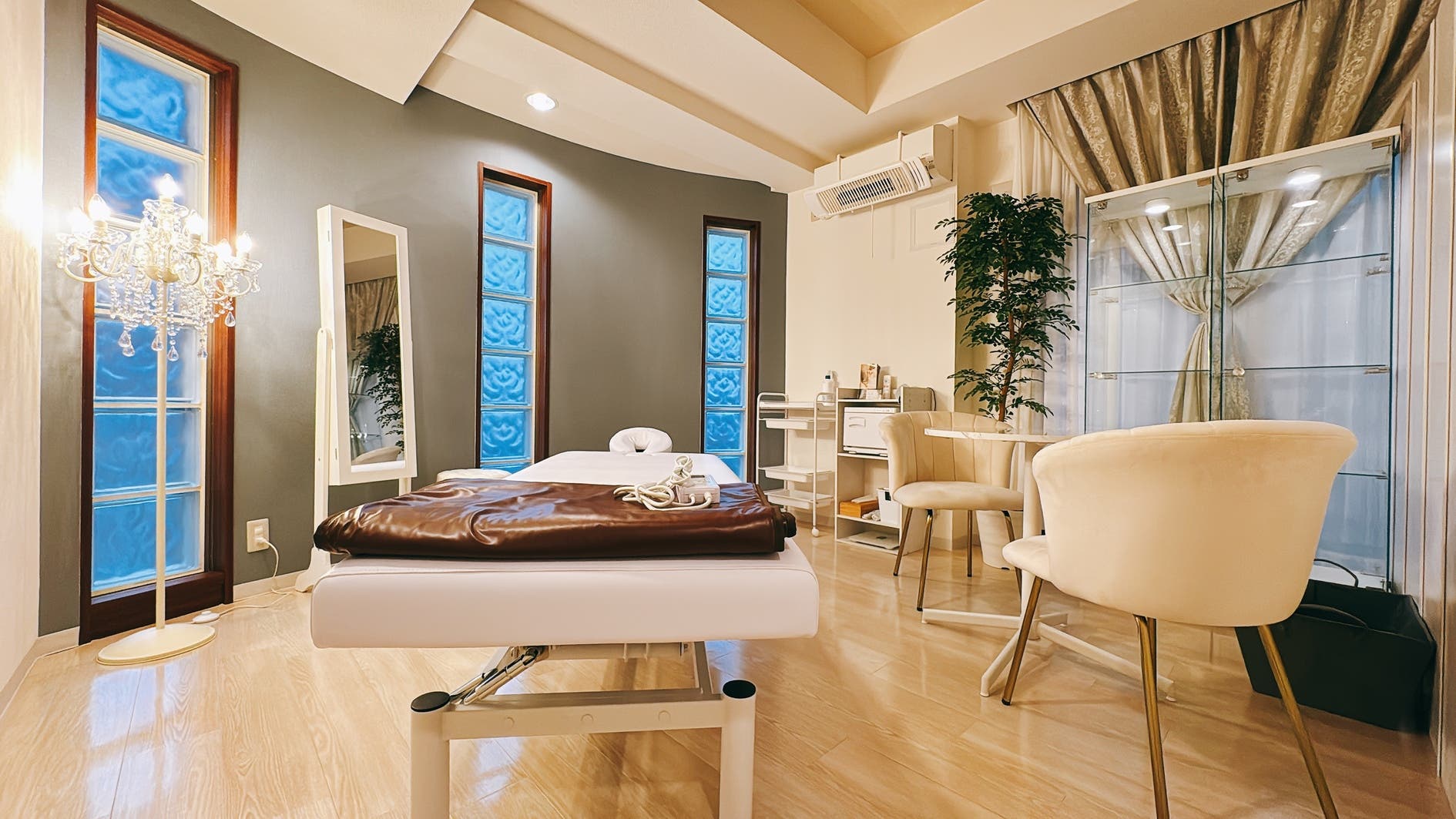 【女性施術者専用サロン】エステ、リラク、マッサージ専用ルーム：A-room | 道頓堀からすぐ！なんば・長堀からもアクセス良好！の写真1