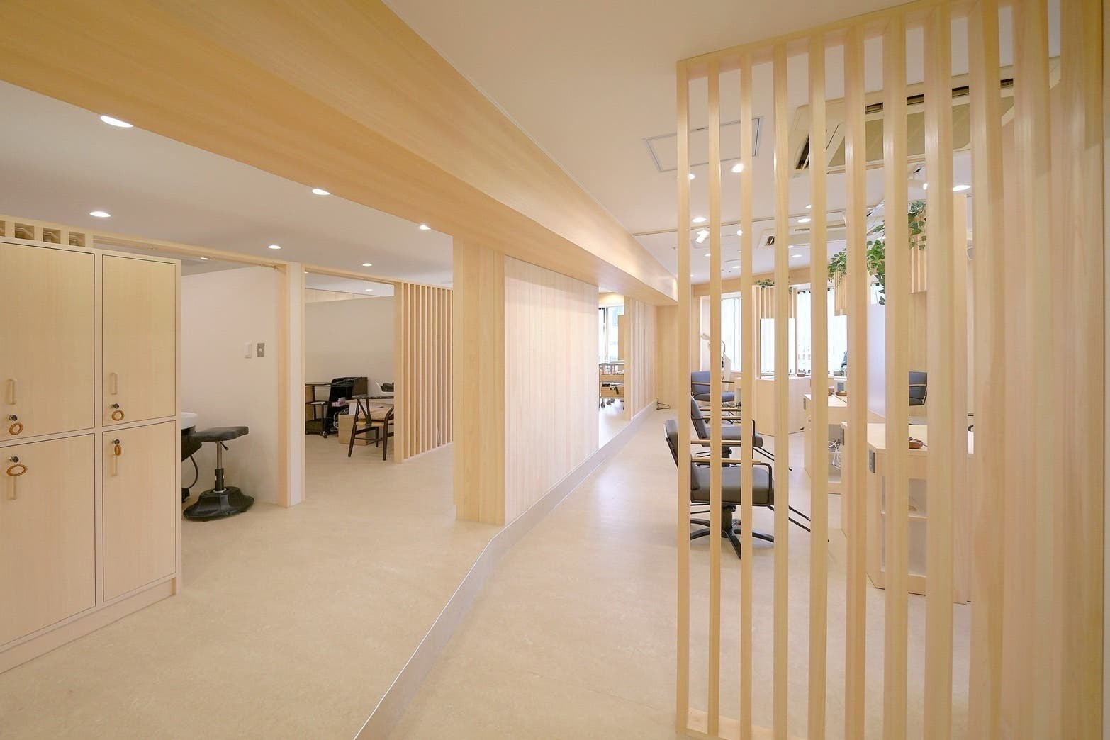 【金山駅徒歩1分・地下直結】檜香る癒しの面貸しヘアサロン｜心安らぐ上質空間の写真2