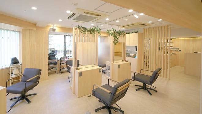 【金山駅徒歩1分・地下直結】檜香る癒しの面貸しヘアサロン|心安らぐ上質空間の写真1