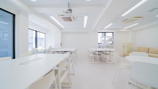 【渋谷駅C1出口徒歩1分】渋谷警察署に近接。白で統一した1日利用のデザイナーズオフィス。高速wifi完備。の写真1