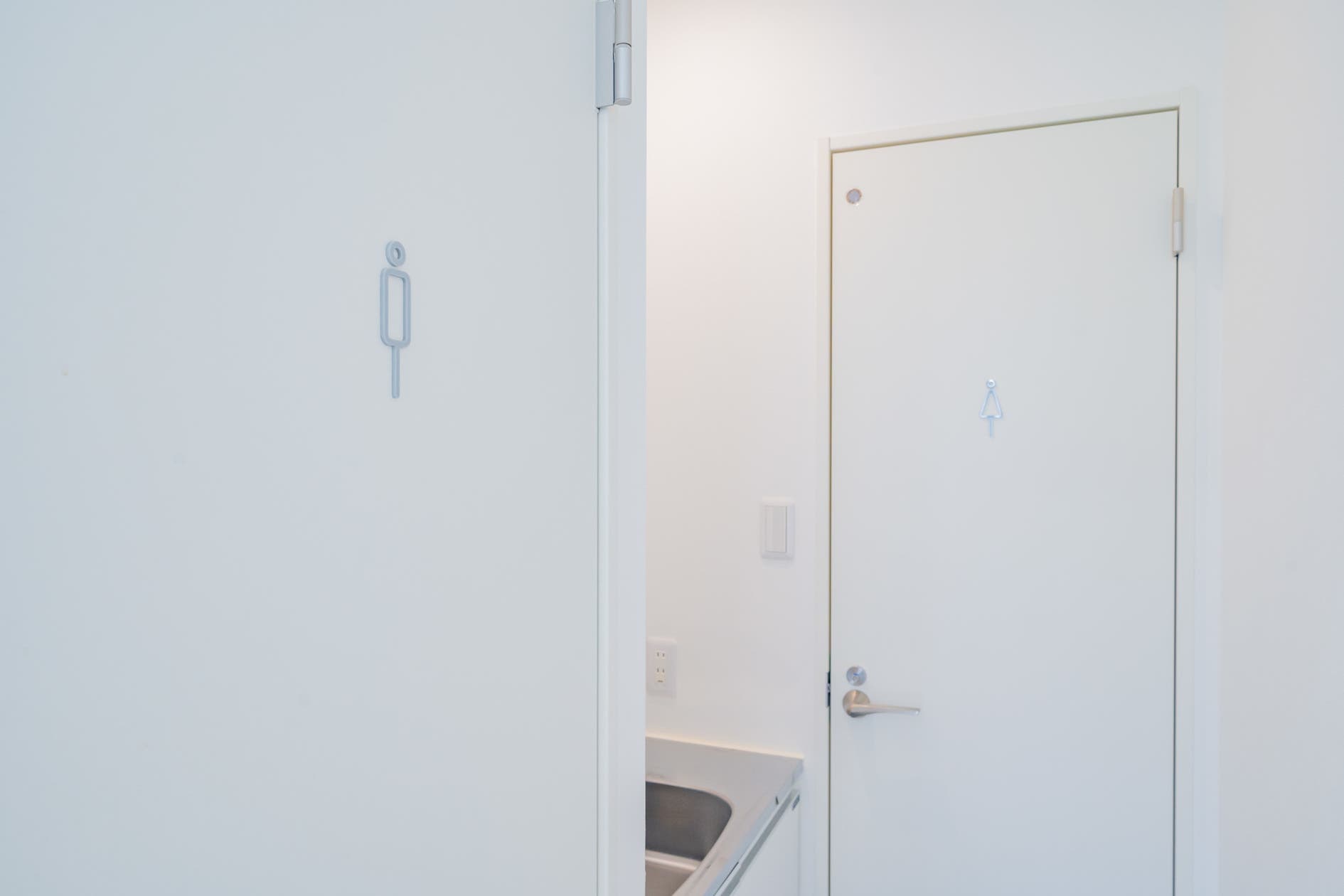 【渋谷駅C1出口徒歩1分】渋谷警察署に近接。白で統一した1日利用のデザイナーズオフィス。高速wifi完備。の写真10