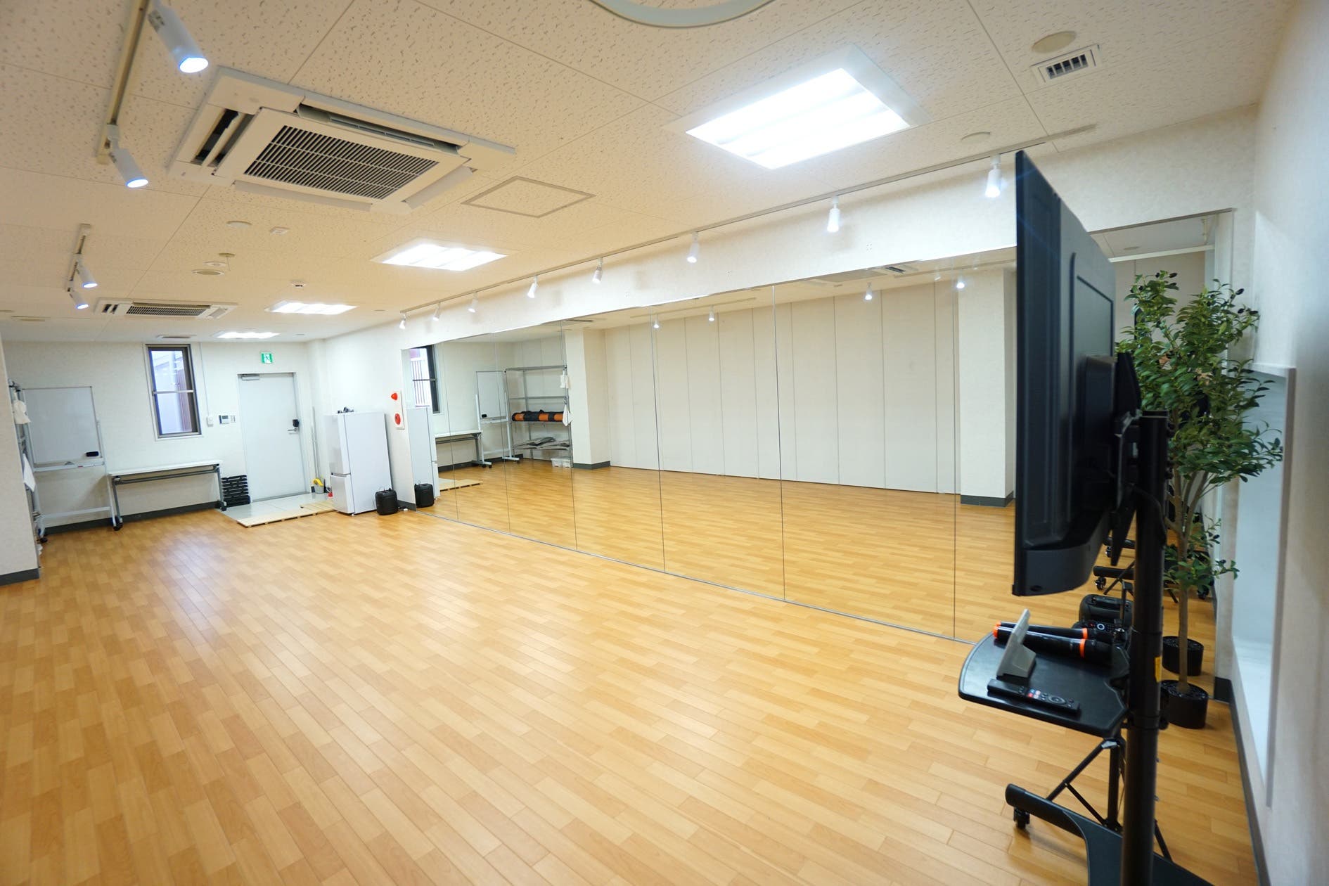 ＜天六ダンススタジオRe:＞天神橋筋六丁目駅徒歩2分🚃大型鏡💃ヨガマット🧘‍♀️Wi-Fi🛜ダンス/撮影/レッスンの写真2