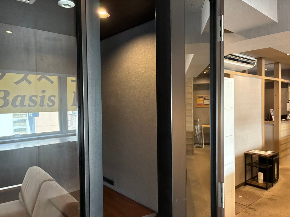 【1名個室ブースBooth.A】池袋駅徒歩1分/受付スタッフ常駐で安心サポート◎/電源Wi-Fiフリードリンク/Web会議の写真5
