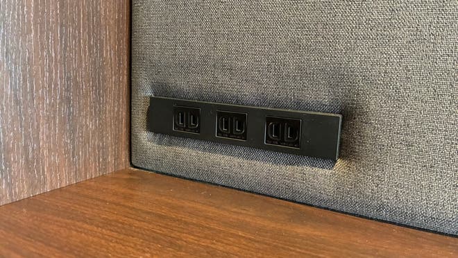 【1名個室ブースBooth.B】池袋駅徒歩1分/受付スタッフ常駐で安心サポート◎/電源Wi-Fiフリードリンク/Web会議の写真10