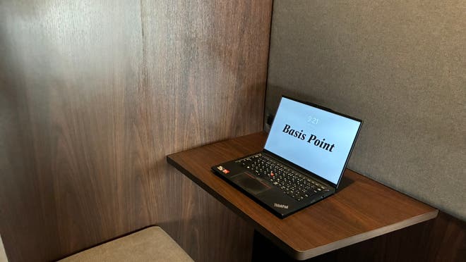 【1名個室ブースBooth.B】池袋駅徒歩1分/受付スタッフ常駐で安心サポート◎/電源Wi-Fiフリードリンク/Web会議の写真1