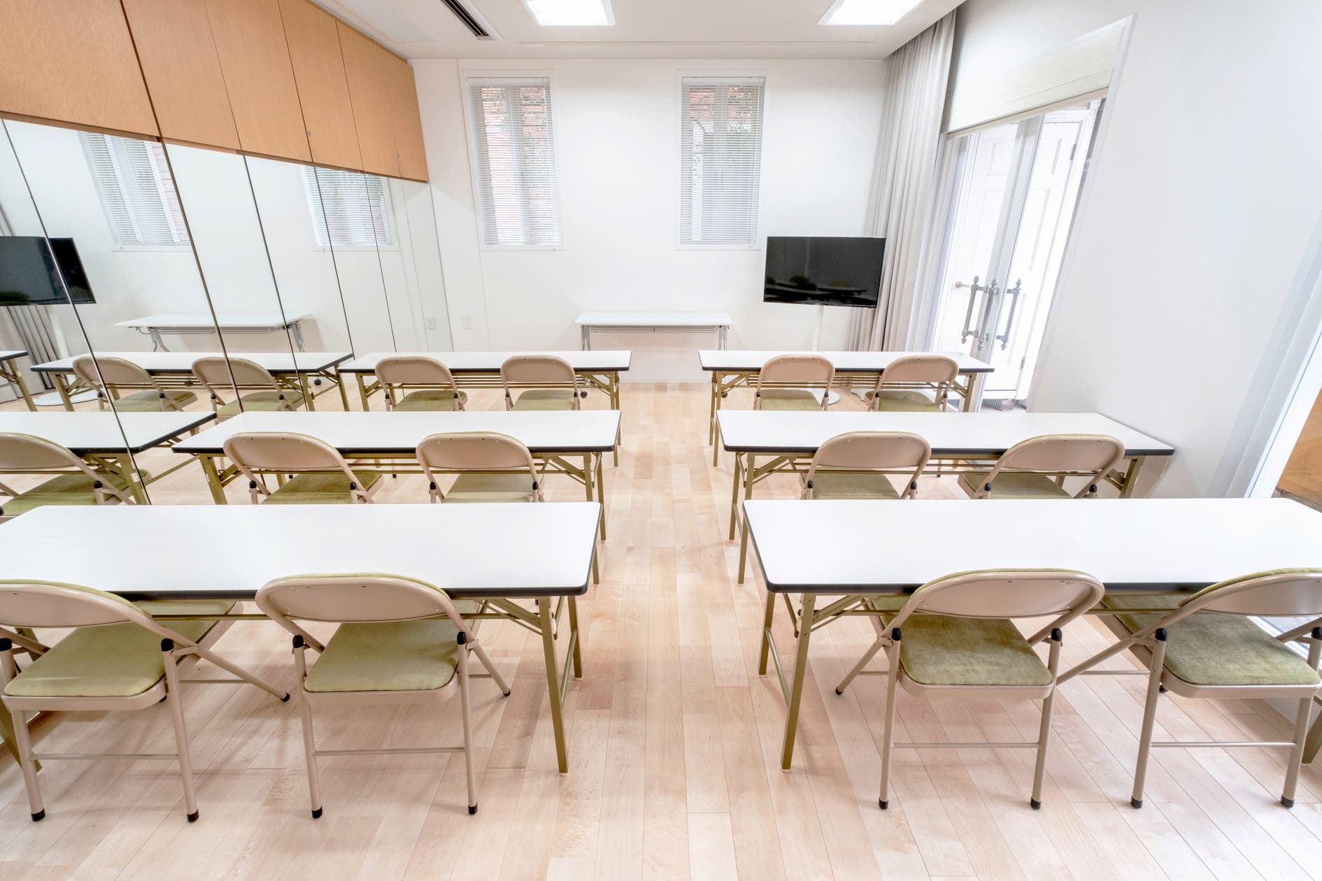 【自由が丘駅 徒歩5分】セミナー、会議、撮影控え室、ヨガ、プライベートレッスン、など、多目的スペース！の写真2