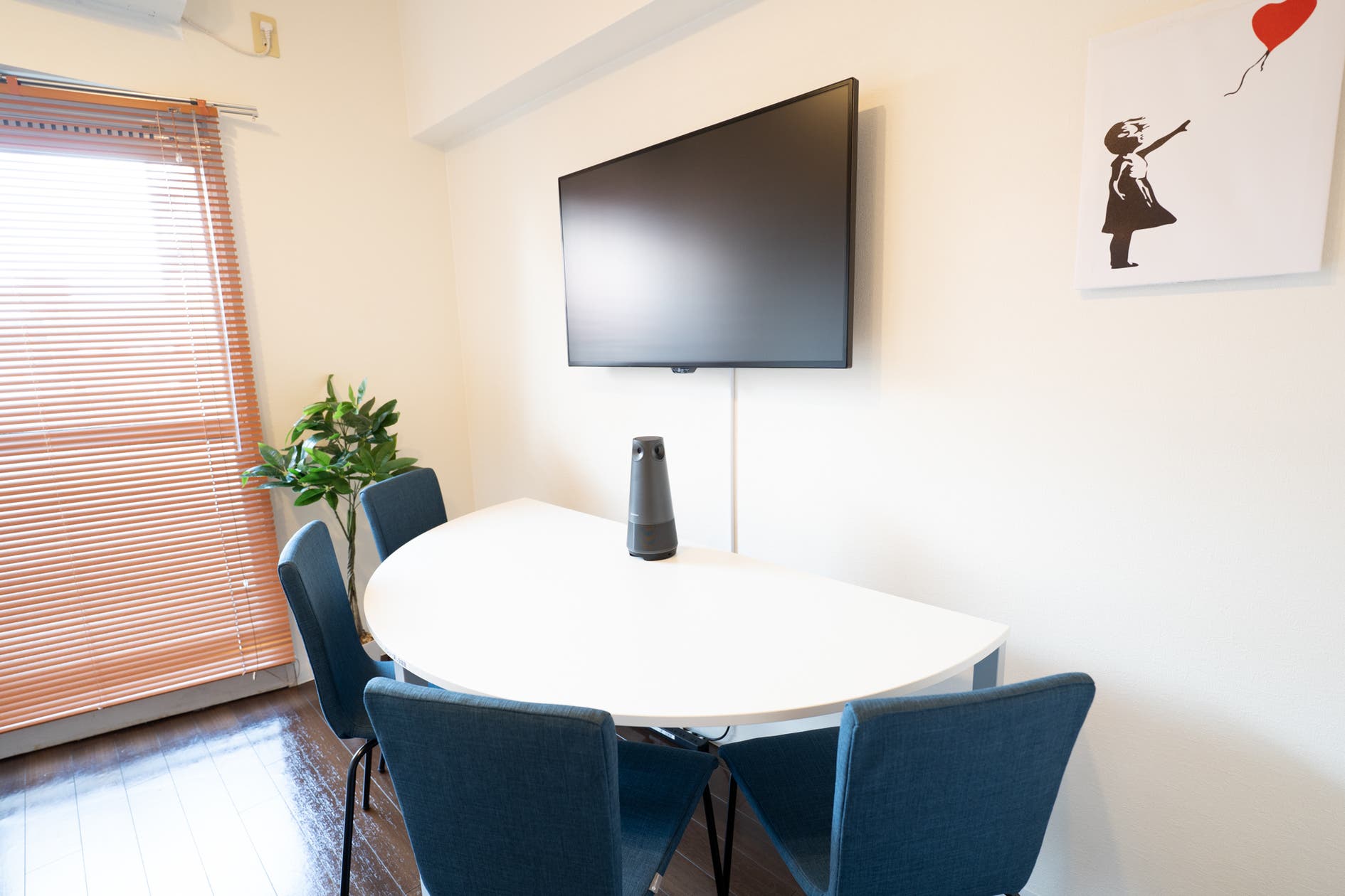 🍤名駅５分🌈２４時間利用可能名古屋初の半円机会議室👉web面接面談会議セミナー・ヘアメイク撮影・打合せ・完全個室✨備品無料の写真9