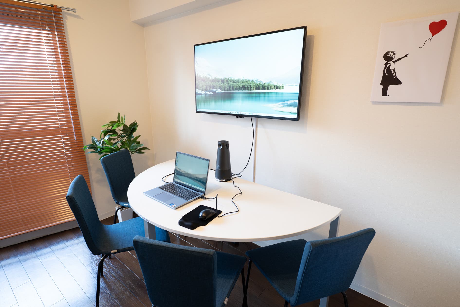 🍤名駅５分🌈２４時間利用可能名古屋初の半円机会議室👉web面接面談会議セミナー・ヘアメイク撮影・打合せ・完全個室✨備品無料の写真8