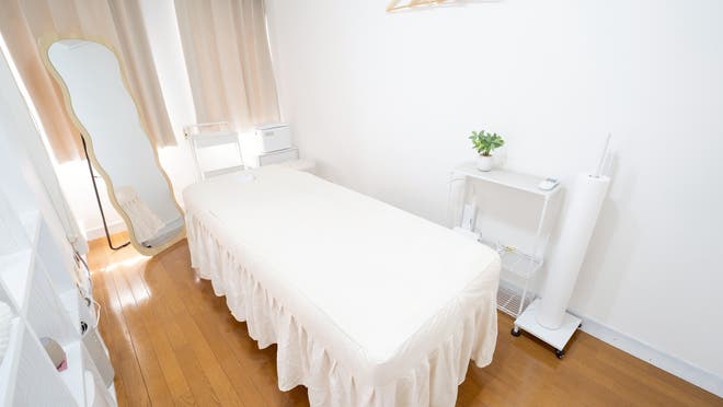 🆕値下げ🆕金山駅徒歩2分🚶♂️。自然光と木の温もり🌳、清潔完全個室ナチュラルサロンで施術を格上げ✨の写真1