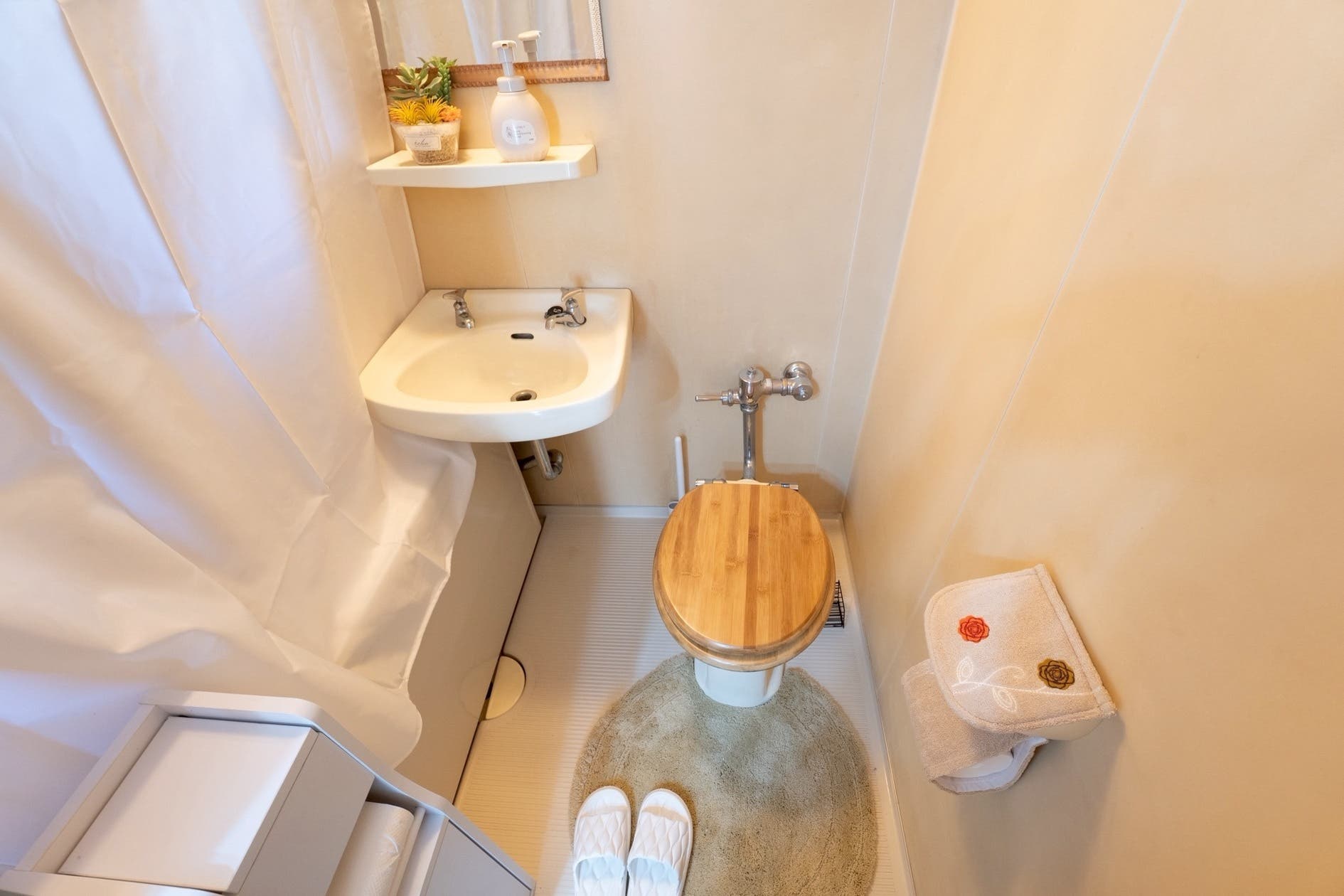 金山駅徒歩2分🚶‍♂️。自然光と木の温もり🌳、清潔完全個室ナチュラルサロンで施術を格上げ✨の写真4