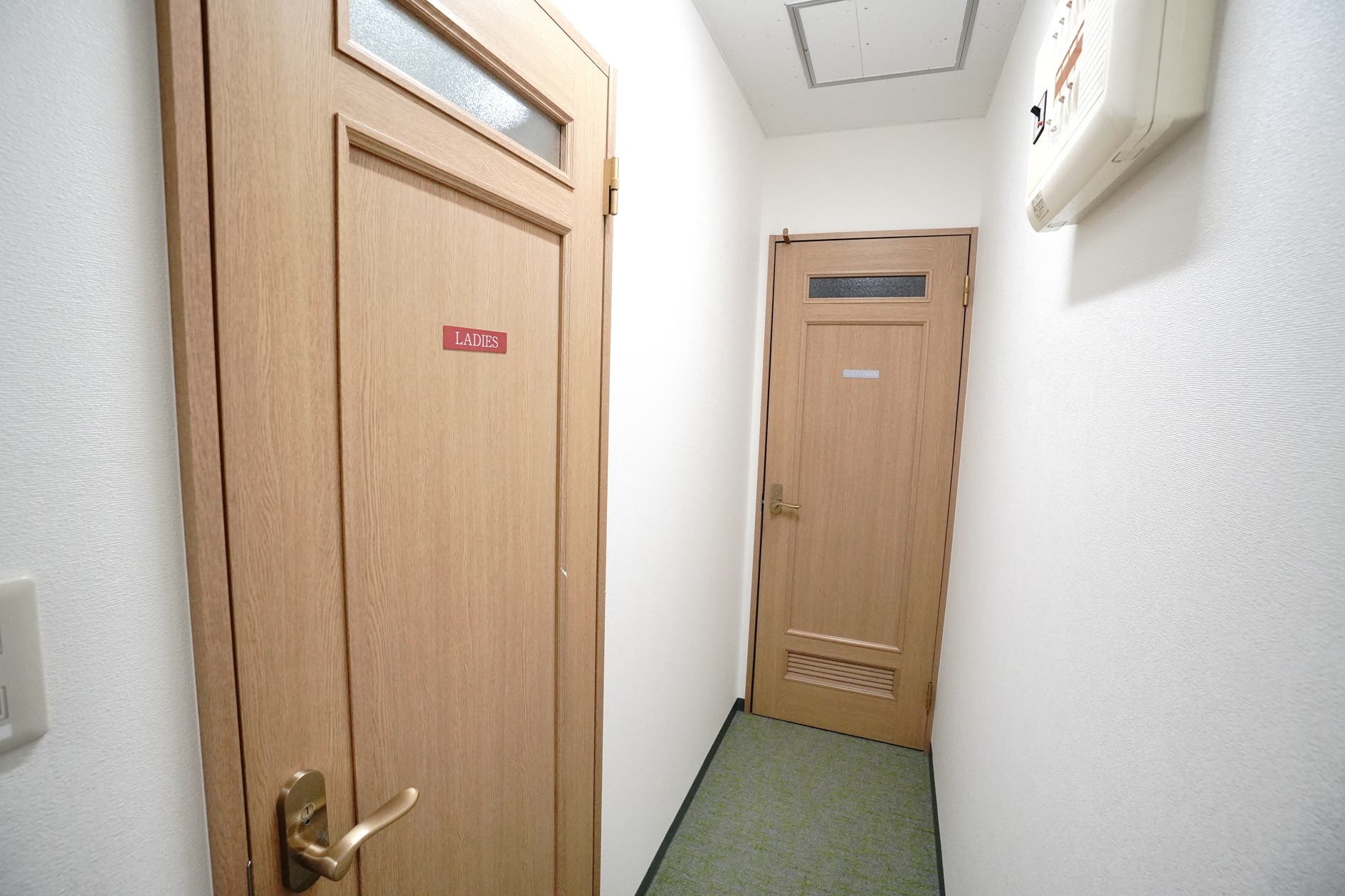 ＜Aivicワークブース西新宿No.1＞西新宿駅徒歩3分🚃1人用完全個室🚪光回線Wi-Fi📶モニター🖥電源🔌テレワーク/面接の写真7