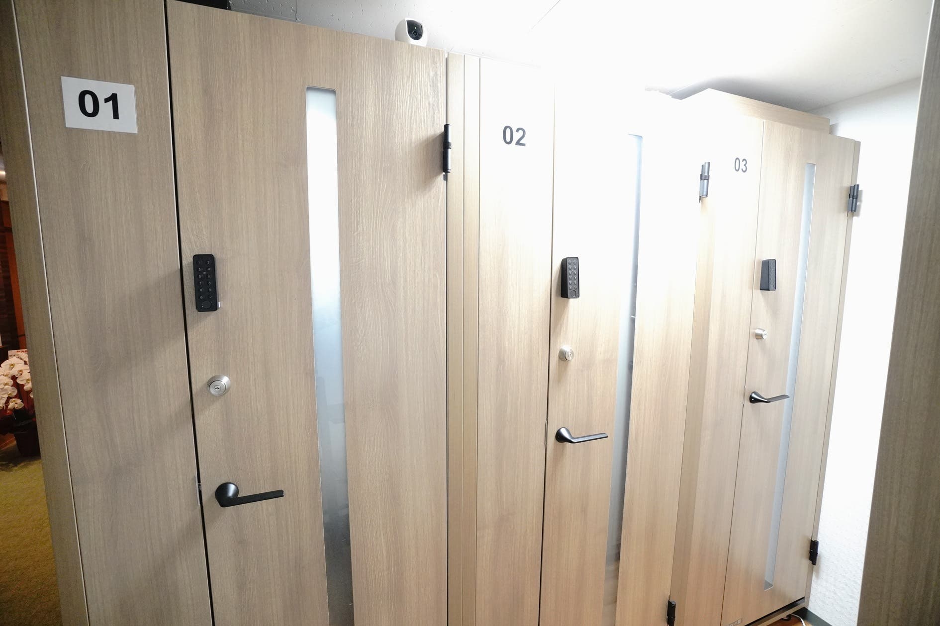 ＜Aivicワークブース西新宿No.2＞西新宿駅徒歩3分🚃1人用完全個室🚪光回線Wi-Fi📶モニター🖥電源🔌テレワーク/面接の写真4