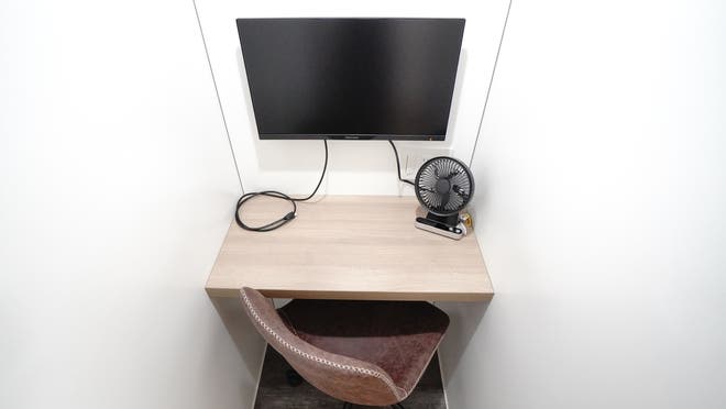 <Aivicワークブース西新宿No.3>西新宿駅徒歩3分🚃1人用完全個室🚪光回線Wi-Fi📶モニター🖥電源🔌テレワーク/面接の写真1