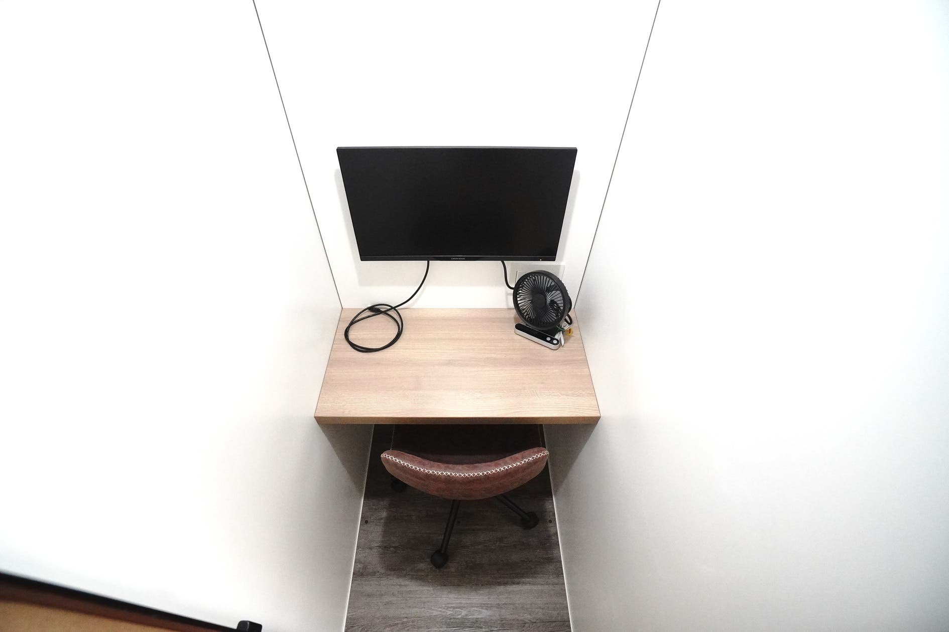 ＜Aivicワークブース西新宿No.3＞西新宿駅徒歩3分🚃1人用完全個室🚪光回線Wi-Fi📶モニター🖥電源🔌テレワーク/面接の写真3