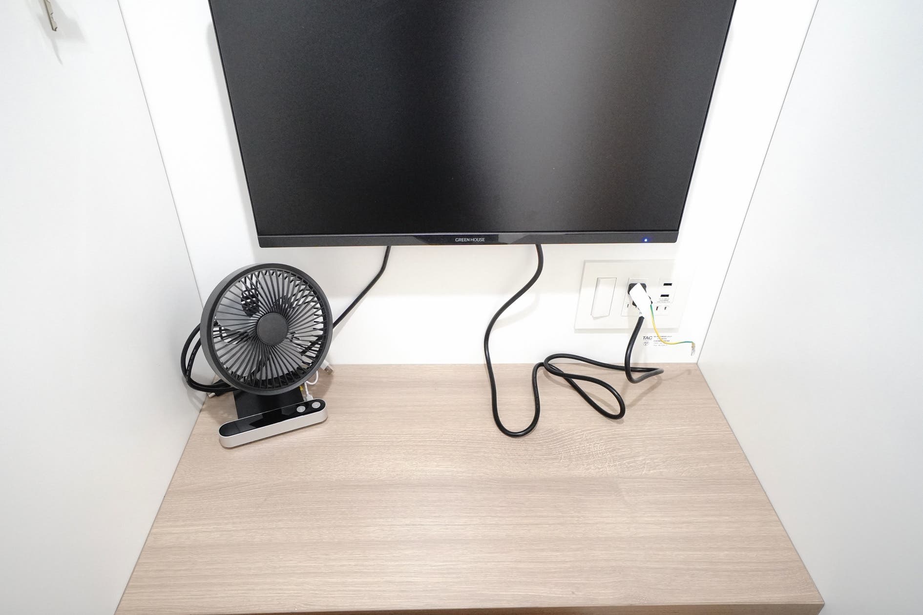 ＜Aivicワークブース西新宿No.4＞西新宿駅徒歩3分🚃1人用完全個室🚪光回線Wi-Fi📶モニター🖥電源🔌テレワーク/面接の写真2