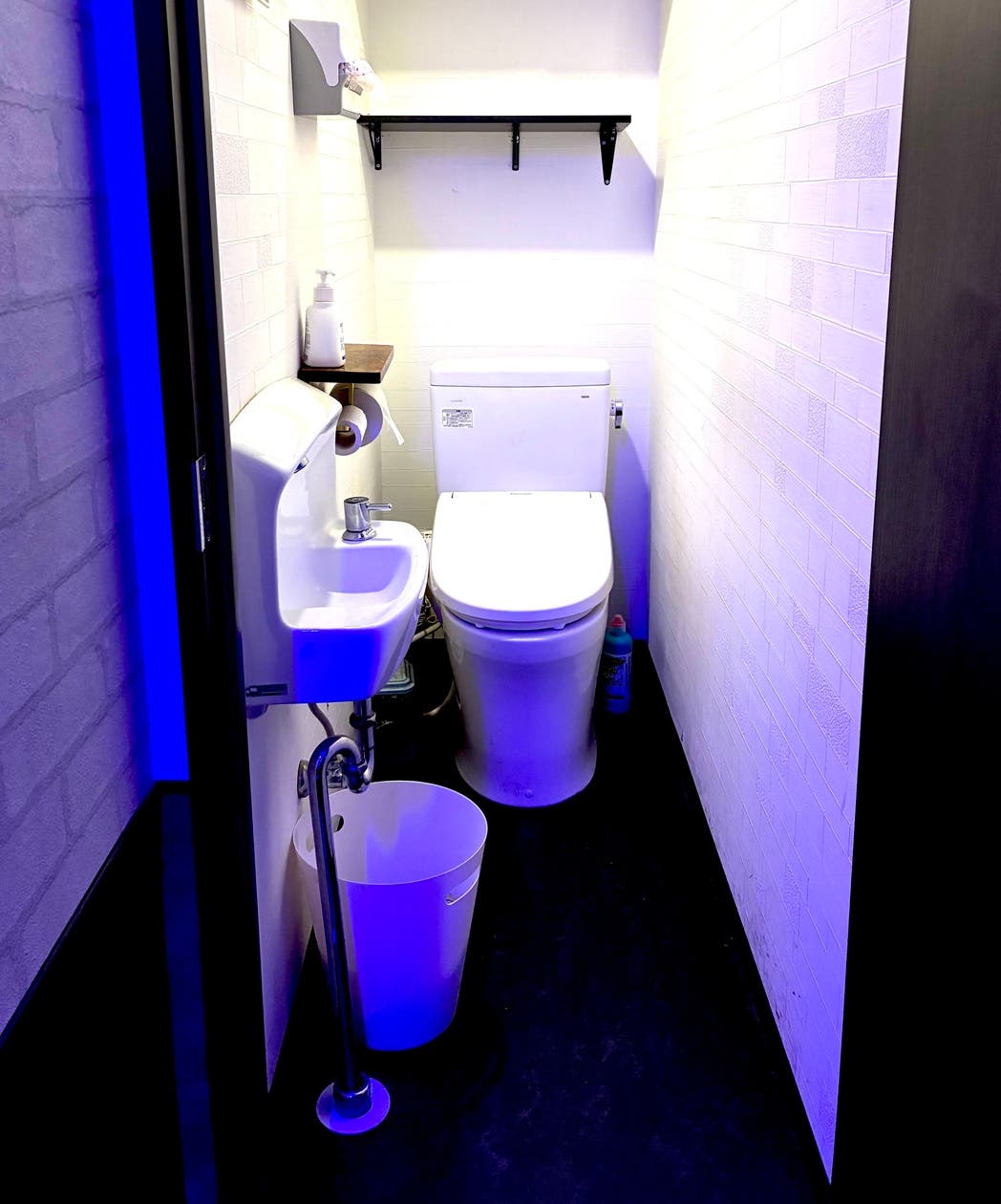 新宿歌舞伎町のバーを貸切♪飲み会/商用/オフ会/少人数/撮影/ボードゲーム/パーティー等OK♪の写真8