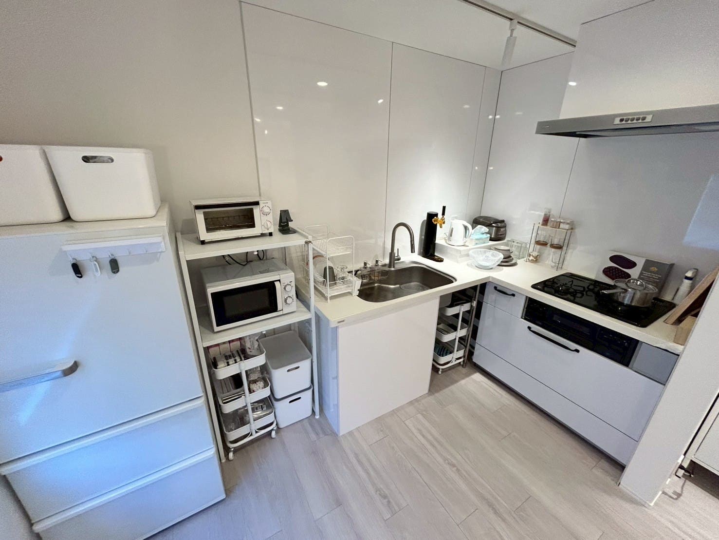 【格安】リノベ一軒家まるごと貸切！広々リビング/キッチン/シャワールーム/Netflix/駐車場の写真3