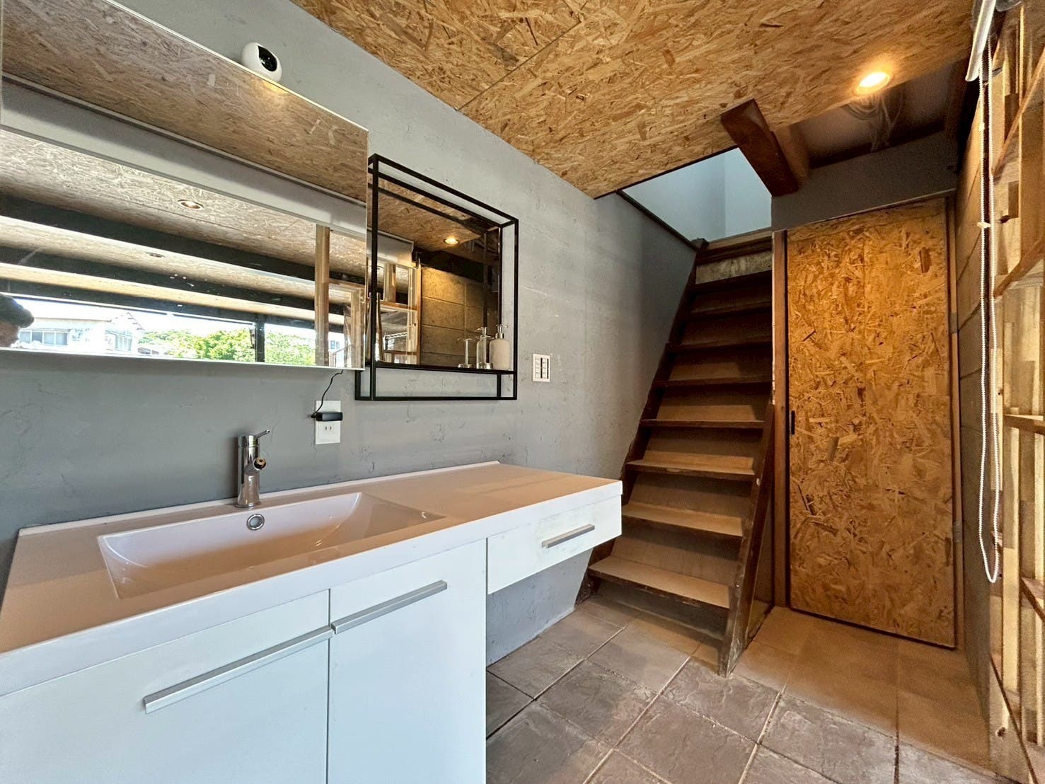 【格安】リノベ一軒家まるごと貸切！広々リビング/キッチン/シャワールーム/Netflix/駐車場の写真4