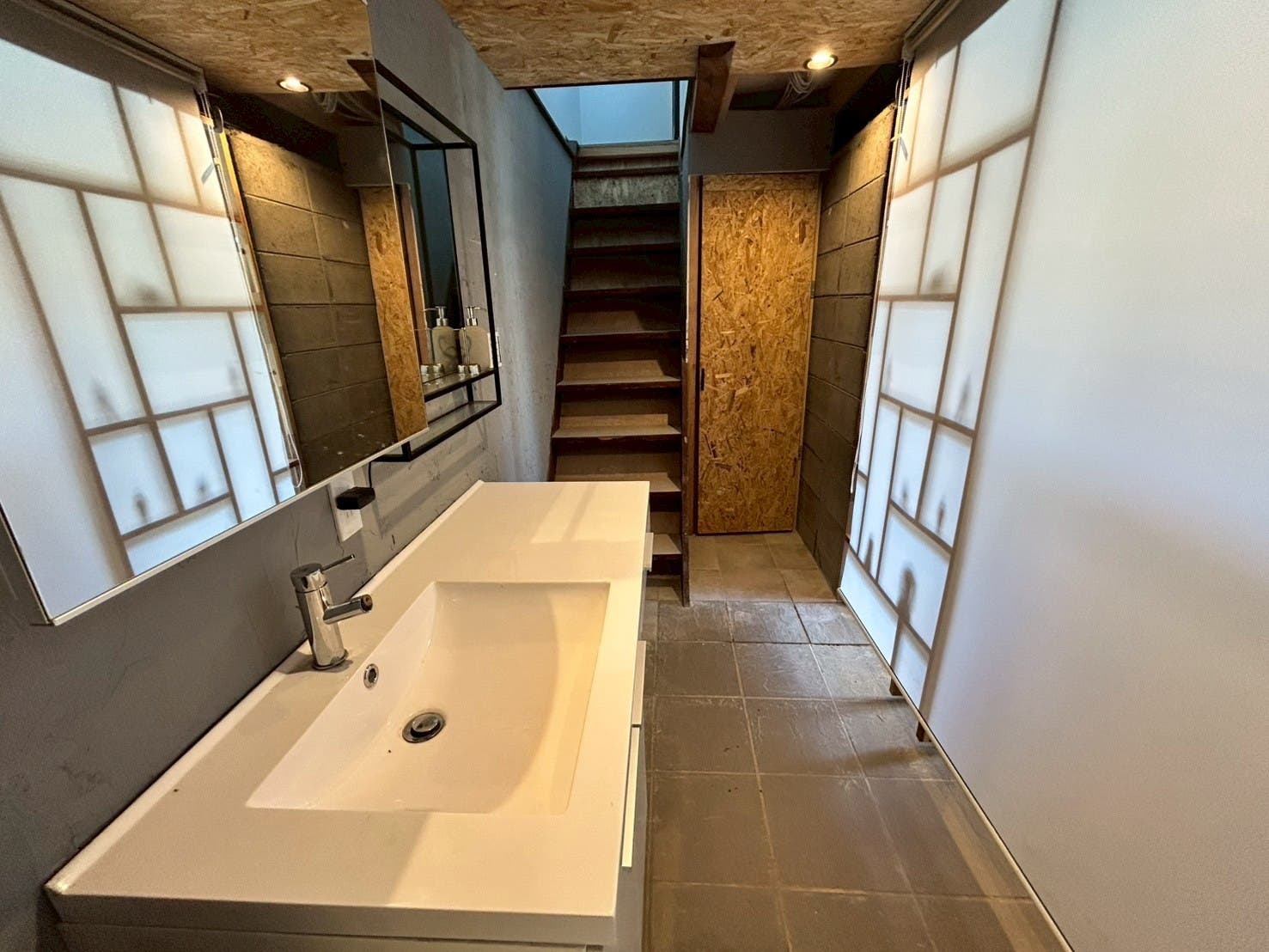 【格安】リノベ一軒家まるごと貸切！広々リビング/キッチン/シャワールーム/Netflix/駐車場の写真6