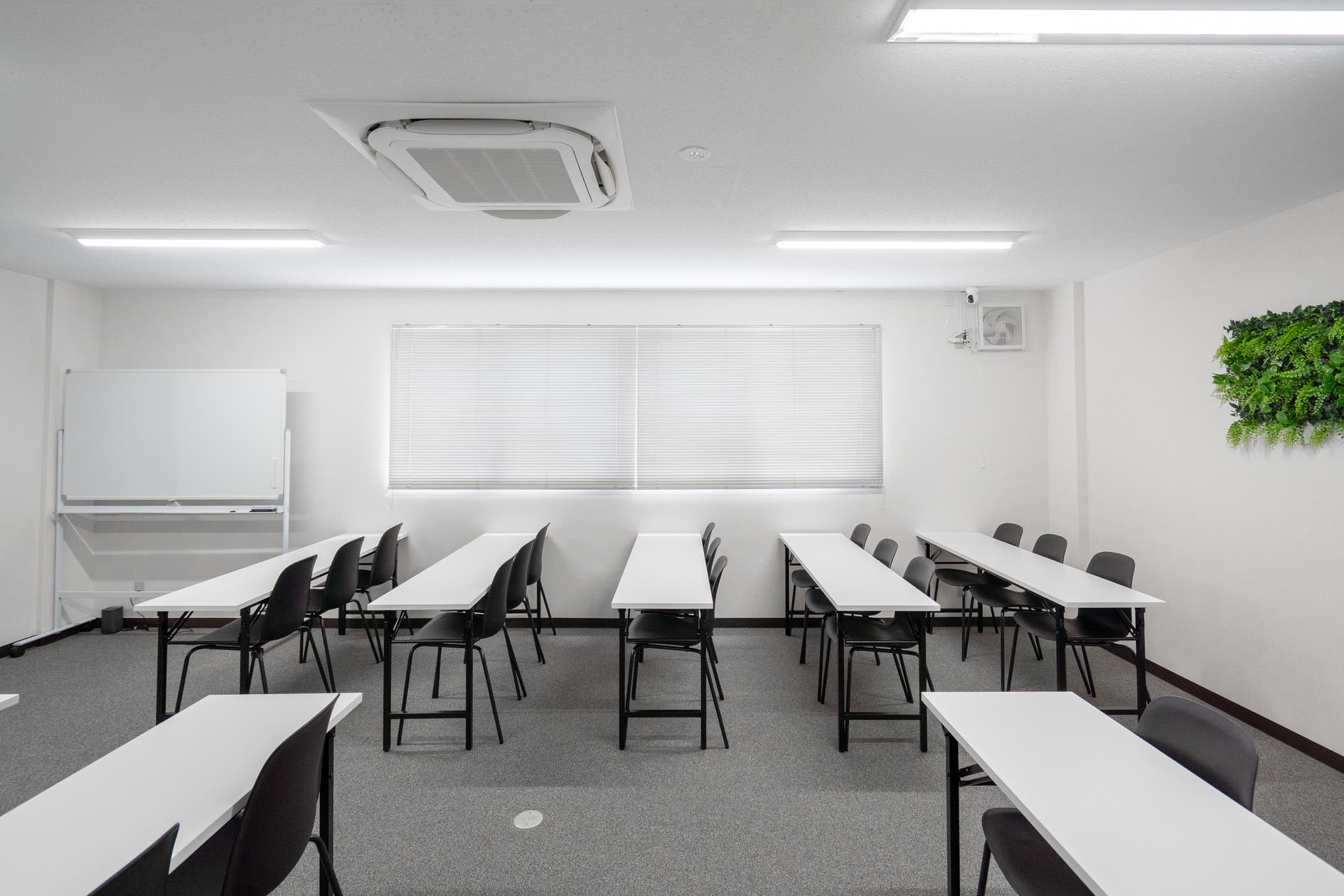 🥳【新大阪駅徒歩3分】最大25名/大画面モニタ/マイク2本無料設備充実！貸し会議室・研修セミナー・ボドゲに最適！の写真5