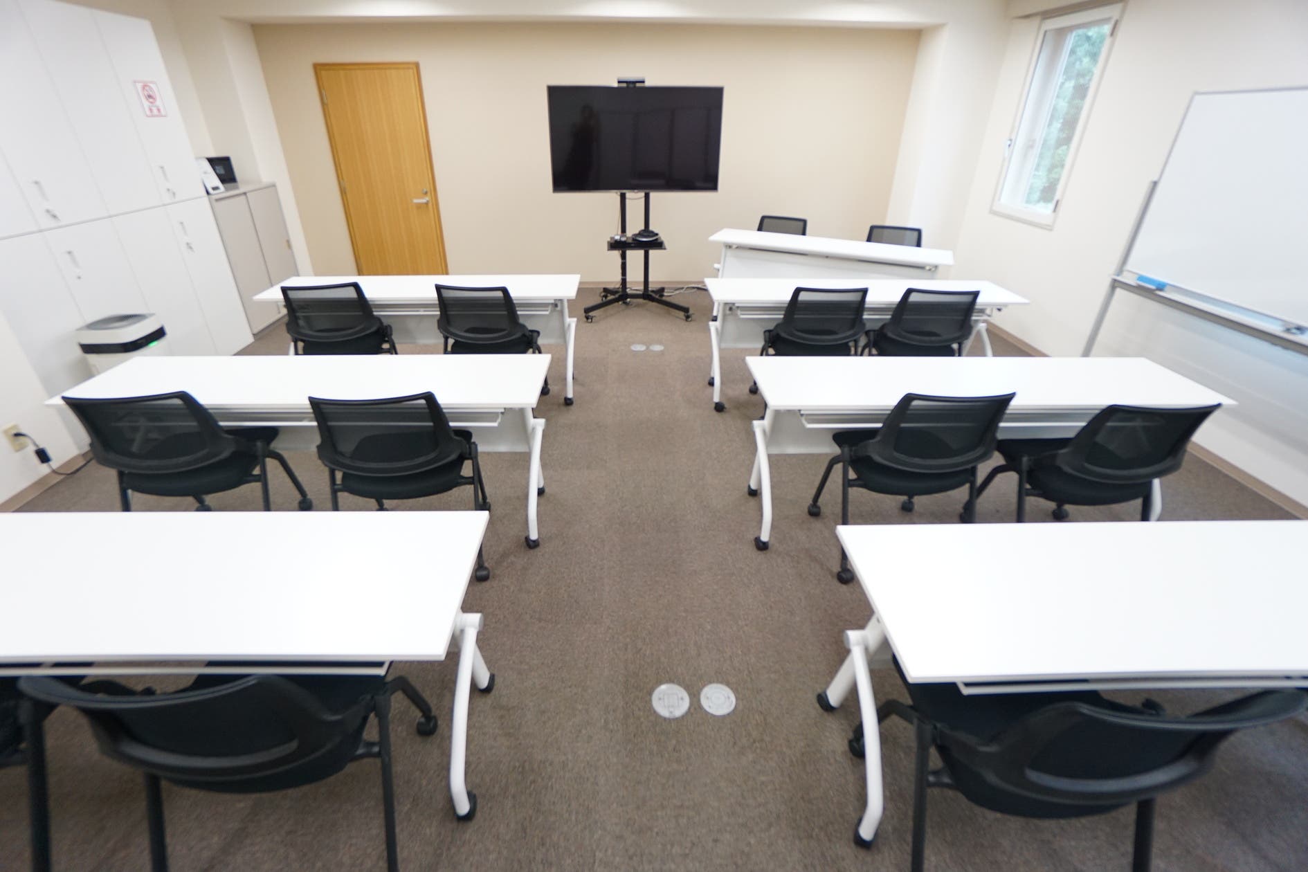 ＜NAVASE Meeting バスセンター前＞完全個室✨光回線Wi-Fi📶大型モニター📺会議/セミナー/ワークショップの写真3