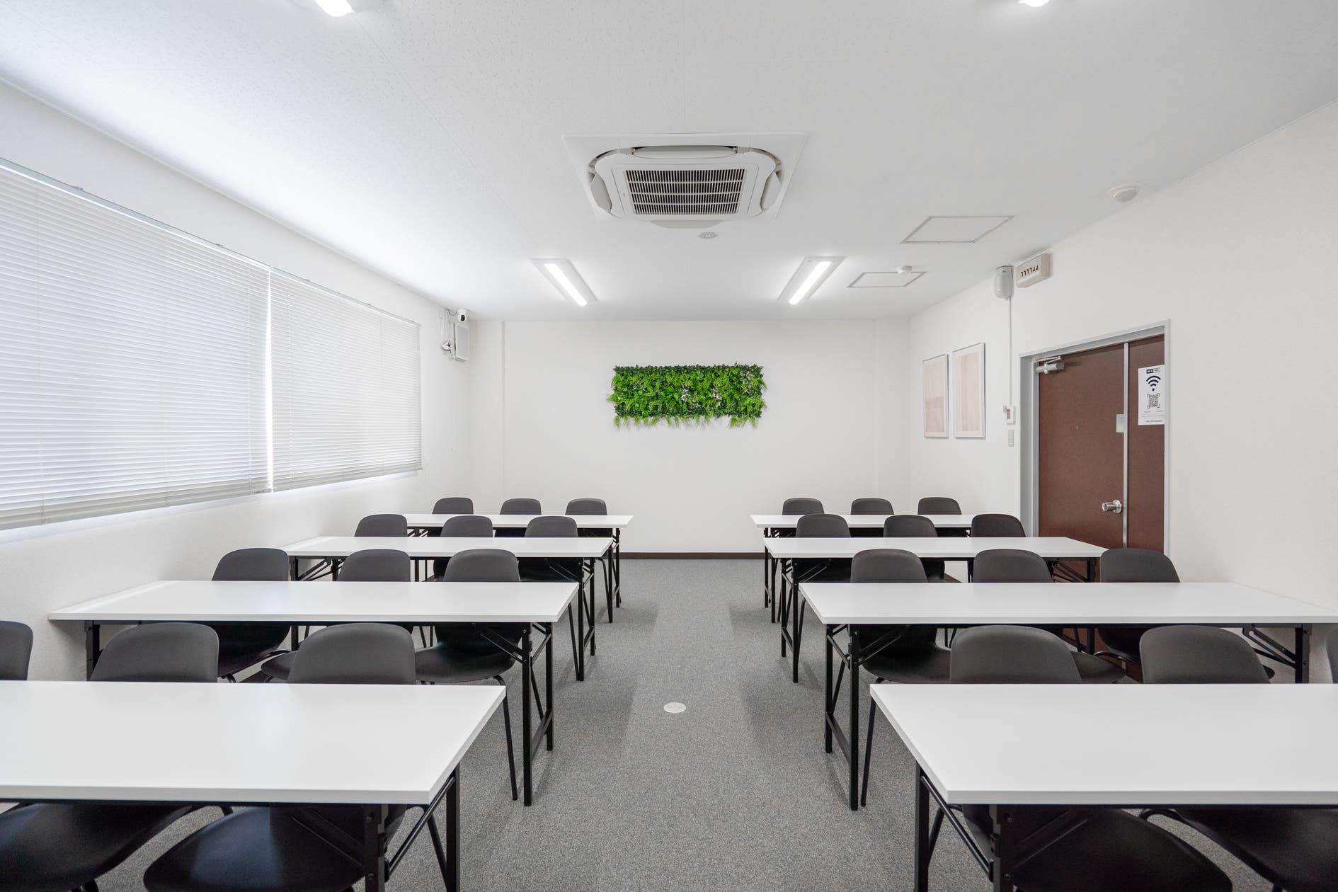 🥳【新大阪駅徒歩3分】最大25名/大画面モニタ/マイク2本無料設備充実！貸し会議室・研修セミナー・ボドゲに最適！の写真7