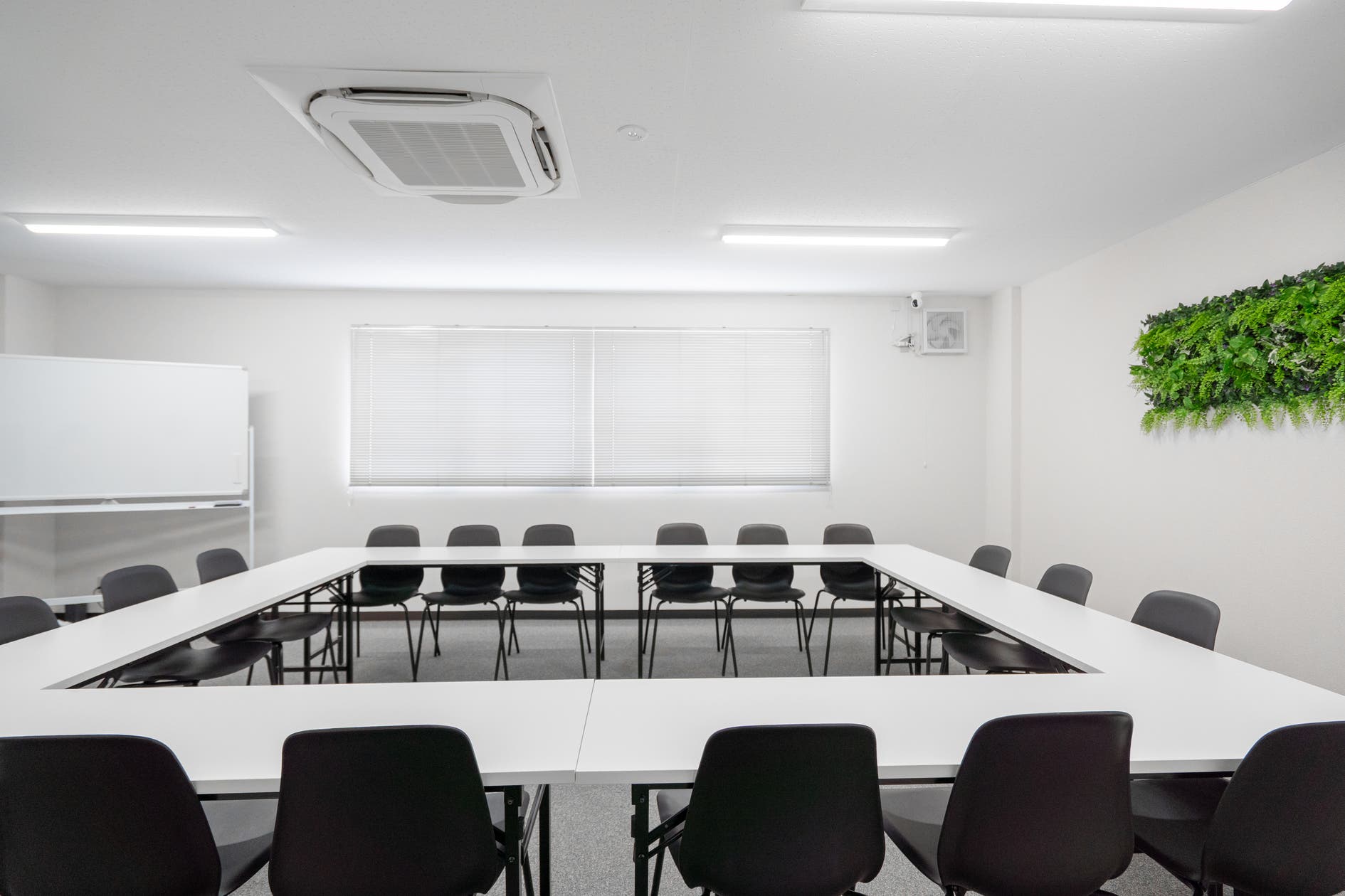 🥳【新大阪駅徒歩3分】最大25名/大画面モニタ/マイク2本無料設備充実！貸し会議室・研修セミナー・ボドゲに最適！の写真8