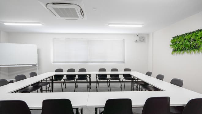 🥳【新大阪駅徒歩3分】最大25名/大画面モニタ/マイク2本無料設備充実!貸し会議室・研修セミナー・ボドゲに最適!の写真8