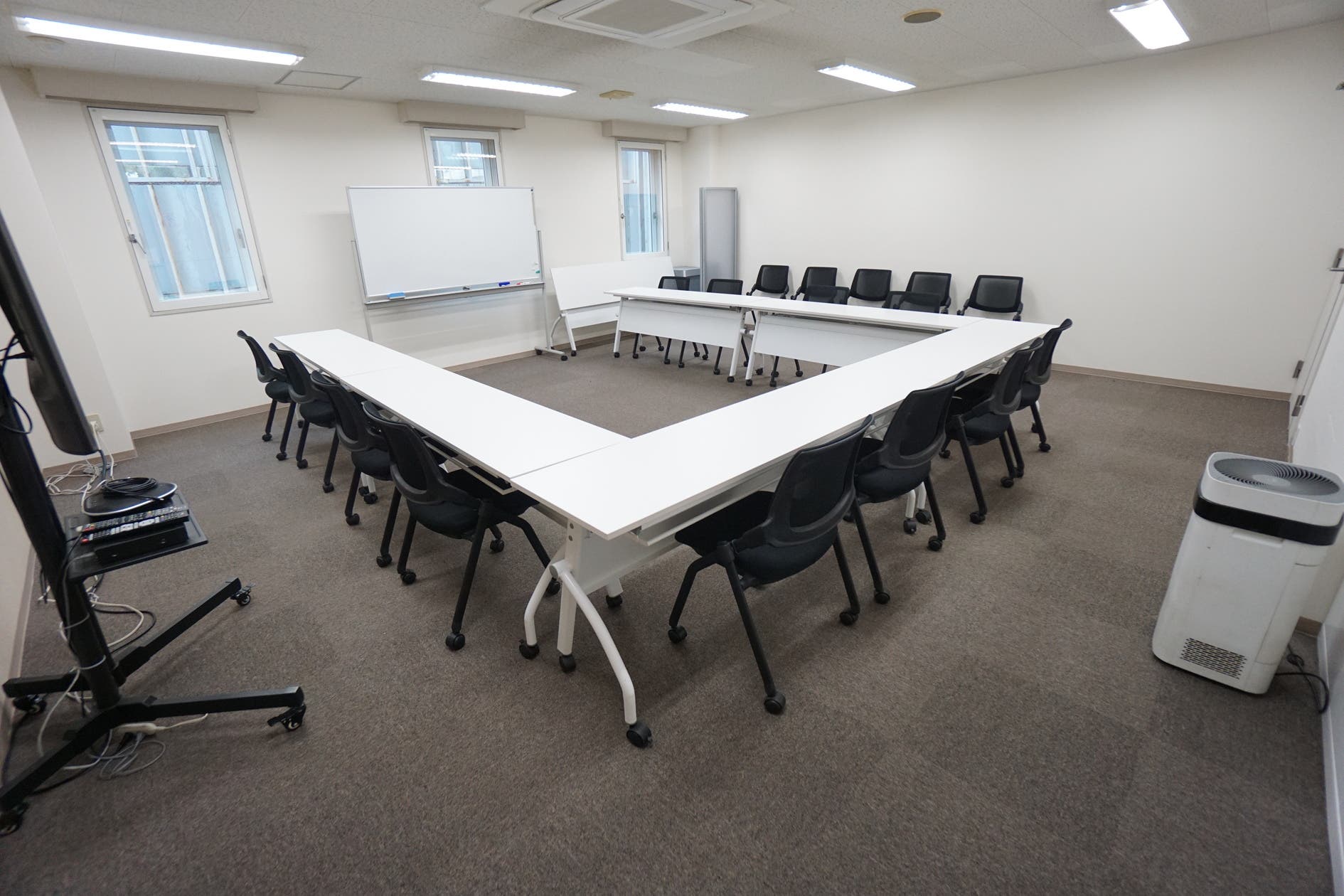 ＜NAVASE Meeting バスセンター前＞完全個室✨光回線Wi-Fi📶大型モニター📺会議/セミナー/ワークショップの写真9