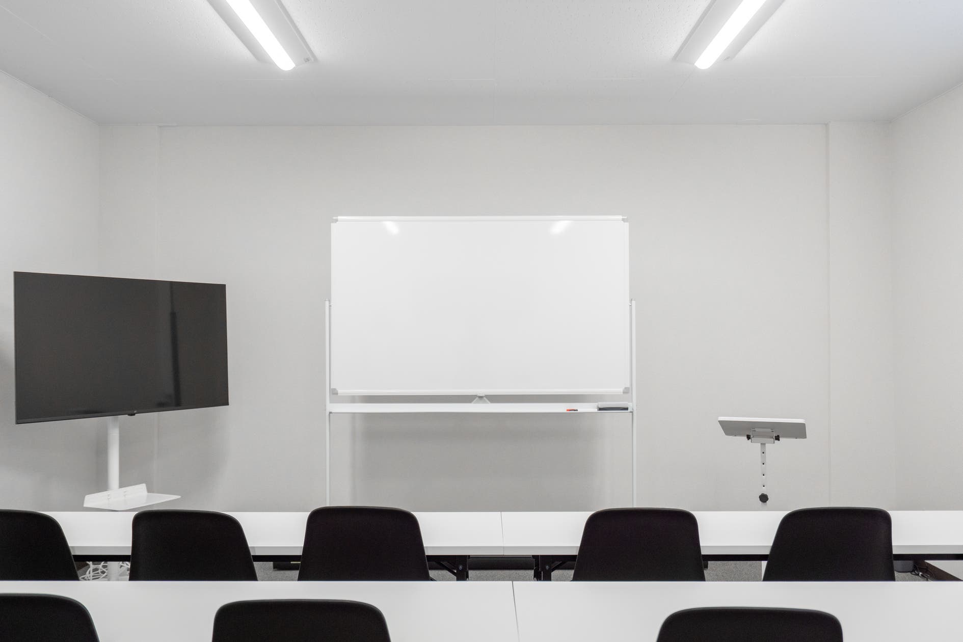 🥳【新大阪駅徒歩3分】最大25名/大画面モニタ/マイク2本無料設備充実！貸し会議室・研修セミナー・ボドゲに最適！の写真15