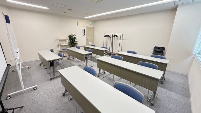 <豊橋駅前 TB4F-G会議室>豊橋駅徒歩1分🚃16名収容🪑光回線Wi-Fi📶プロジェクター🎥セミナー/研修/会議/ボドゲの写真2