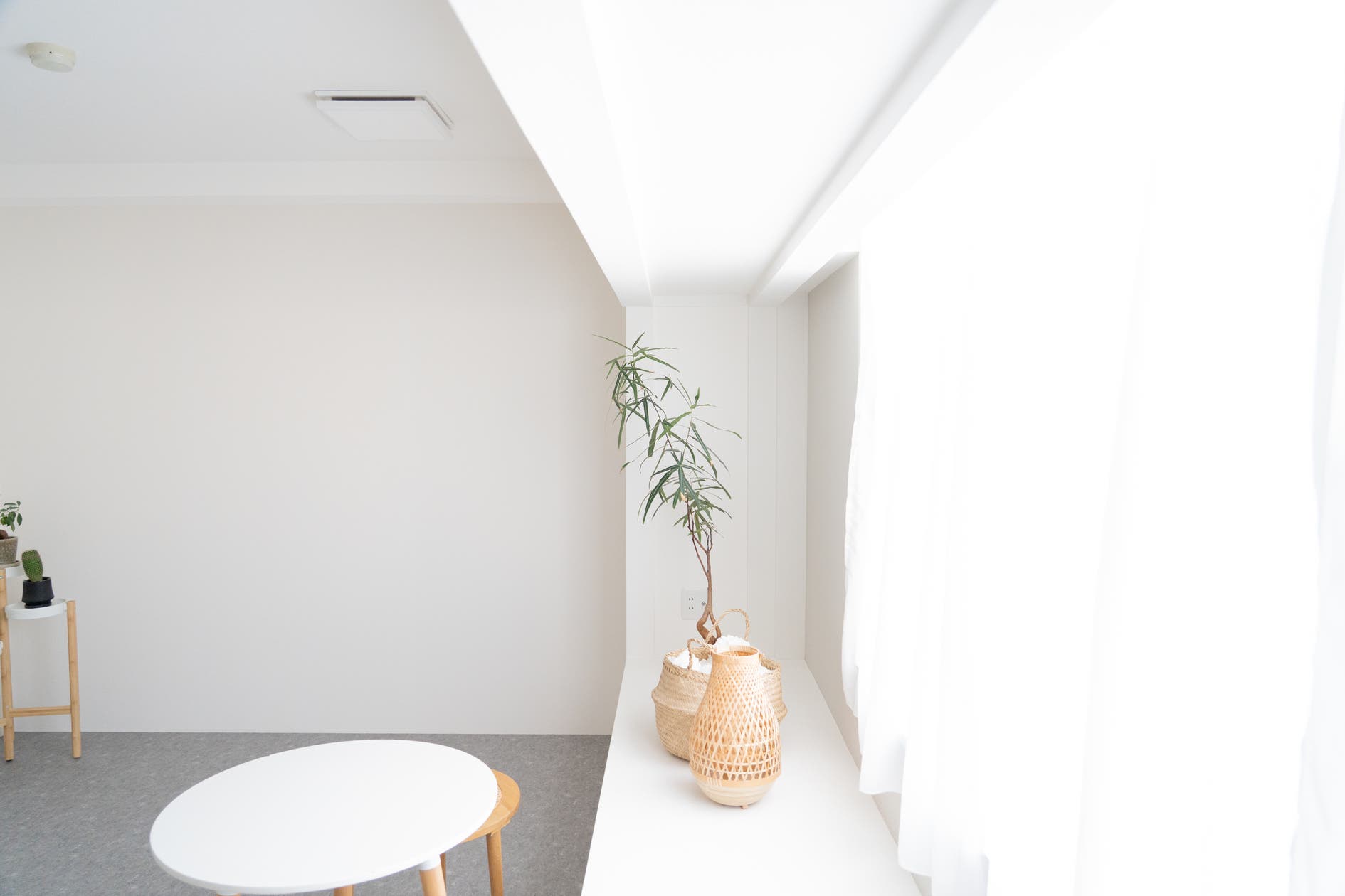 【スタジオI】ホワイトとアクセントのグレーに囲まれたスタイリッシュな空間、スタジオIの写真4
