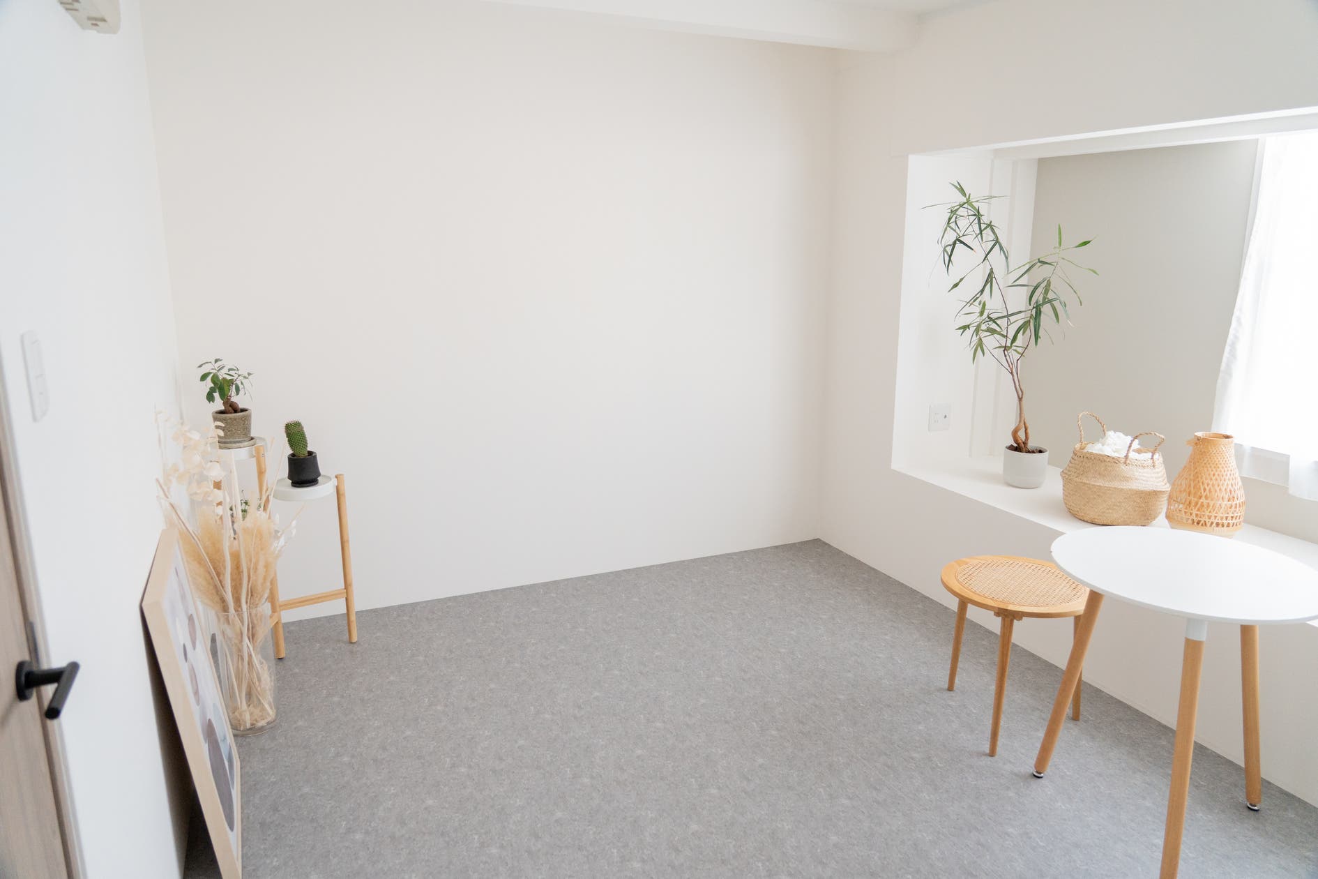 【スタジオI】ホワイトとアクセントのグレーに囲まれたスタイリッシュな空間、スタジオIの写真5