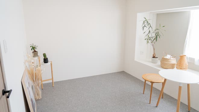 【スタジオI】ホワイトとアクセントのグレーに囲まれたスタイリッシュな空間、スタジオIの写真5