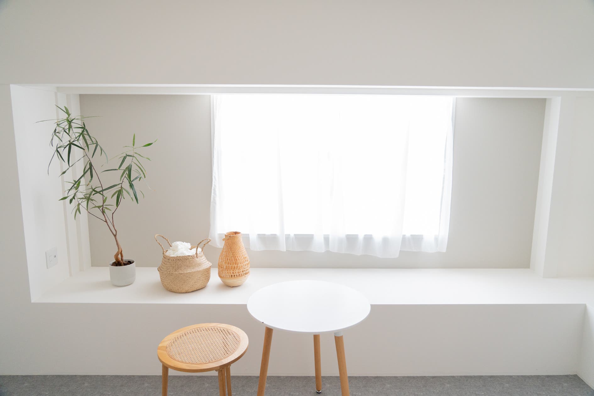 【スタジオI】ホワイトとアクセントのグレーに囲まれたスタイリッシュな空間、スタジオIの写真2