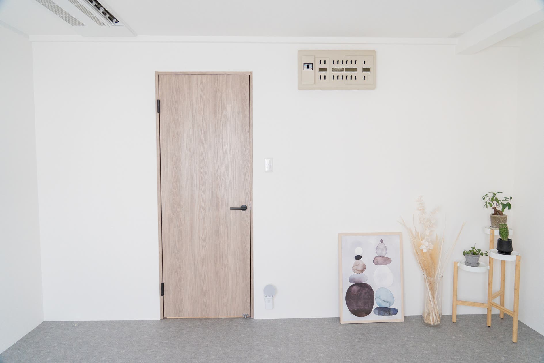 【スタジオI】ホワイトとアクセントのグレーに囲まれたスタイリッシュな空間、スタジオIの写真6