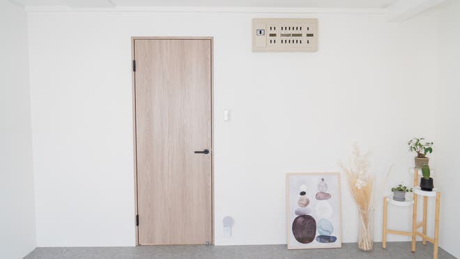 【スタジオI】ホワイトとアクセントのグレーに囲まれたスタイリッシュな空間、スタジオIの写真6